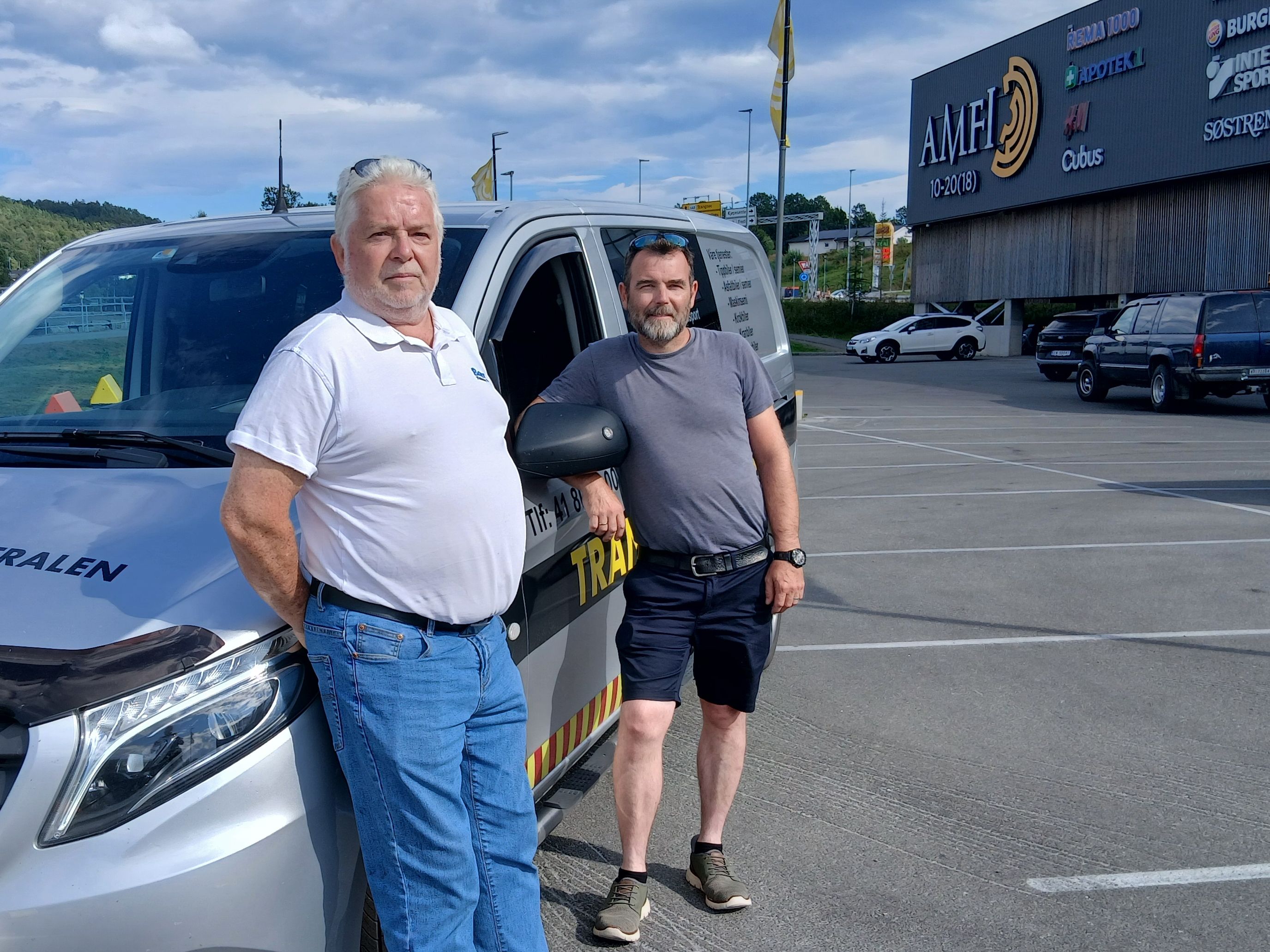 Kommer innom med store biler og store spørsmål - ht.no