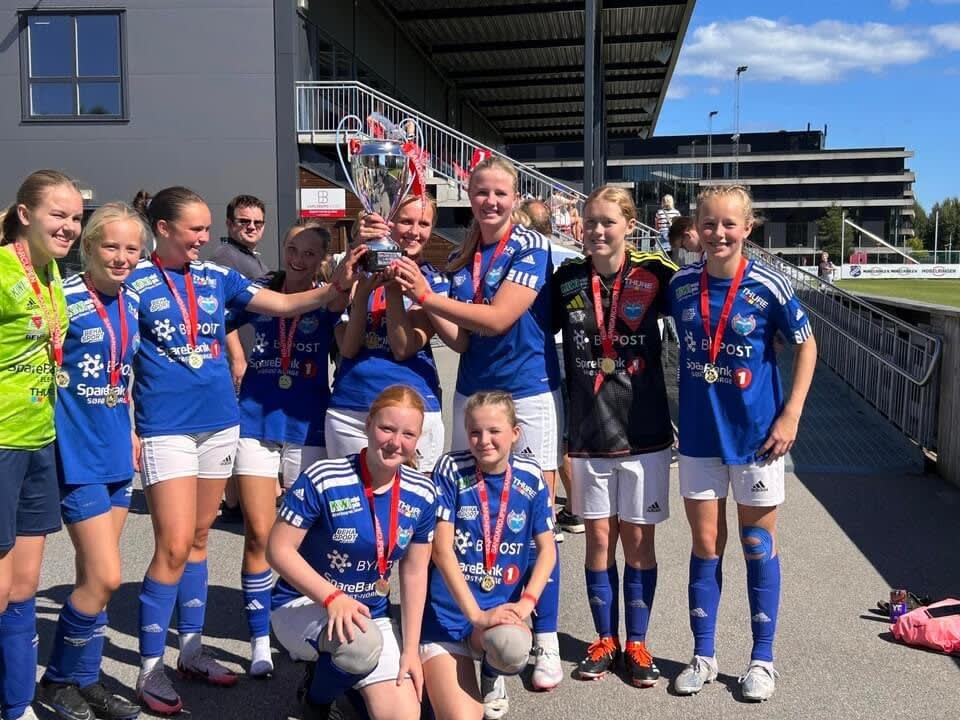 Sikret pokal nummer to og tre i Sandar Cup - varden.no