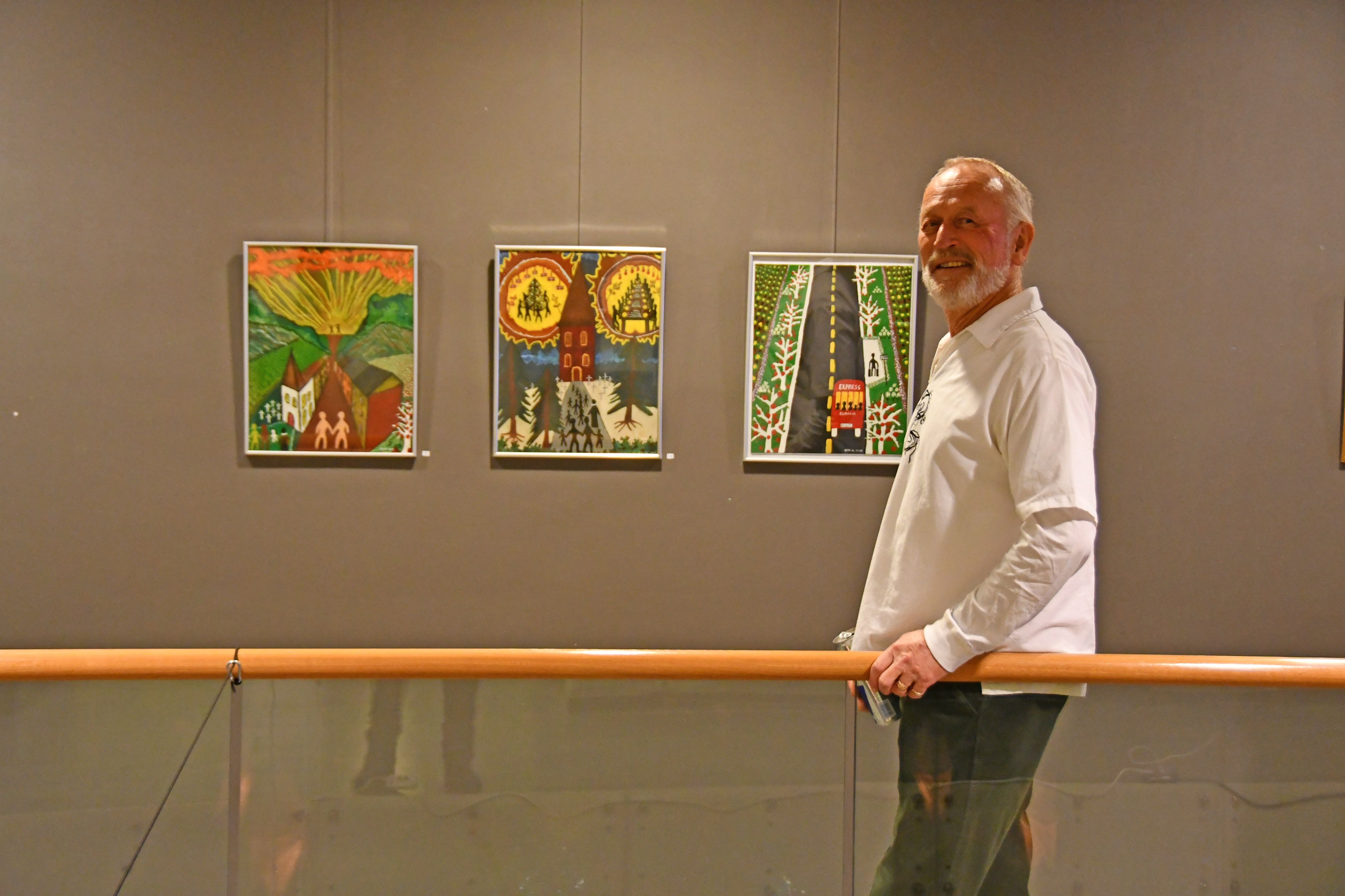 Geir Haugan måtte bli 70 år før han turte å stille ut maleriene sine ...