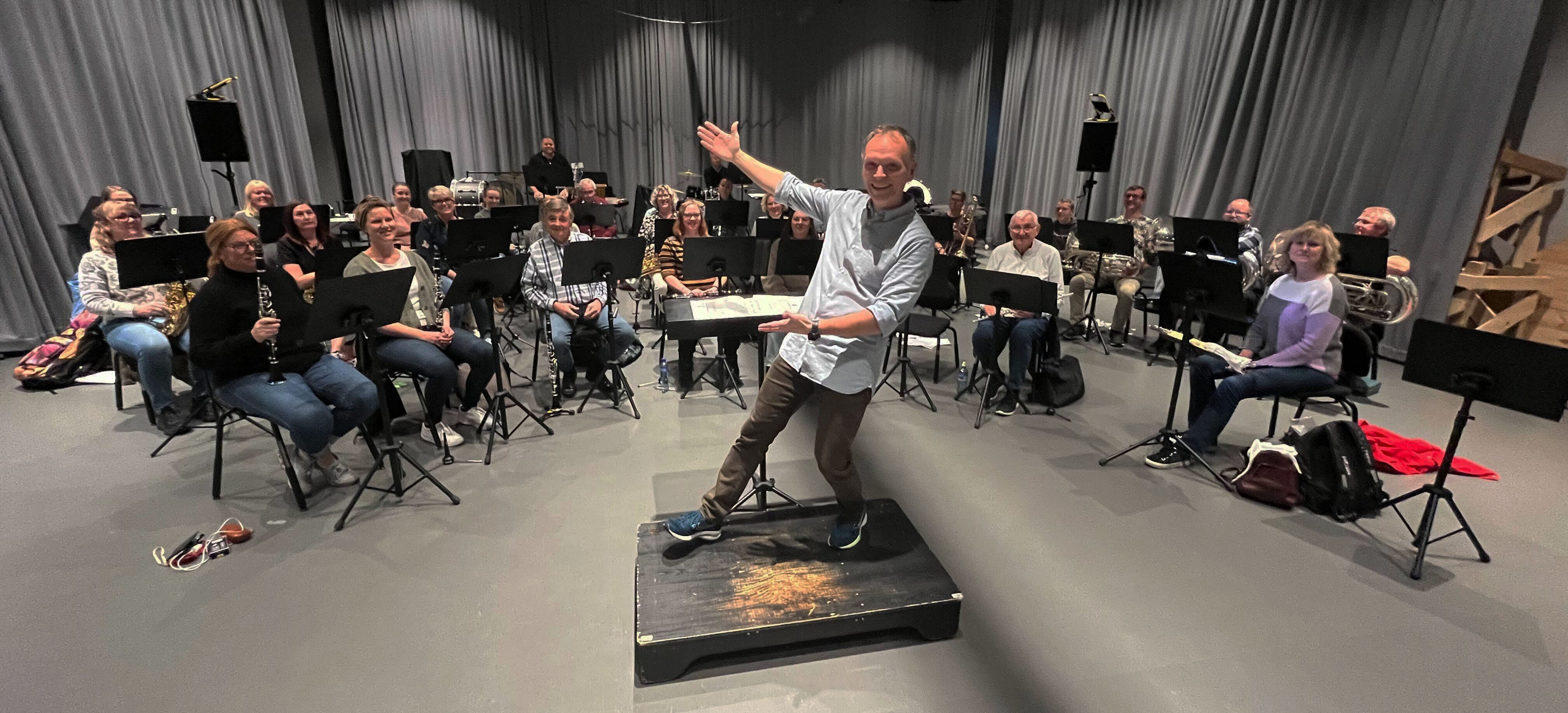 Hundre år for full musikk – og litt massasje - agderposten.no