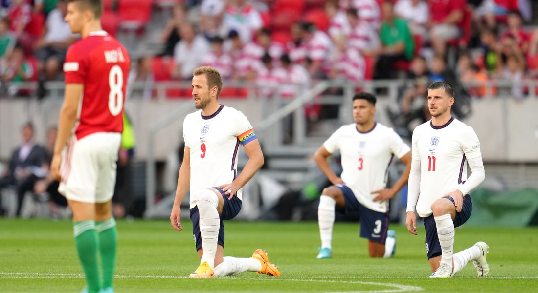 Barn pep mot England da spillerne knelte mot rasisme - rbnett.no Barn pep mot England da spillerne knelte mot rasisme - rbnett.no