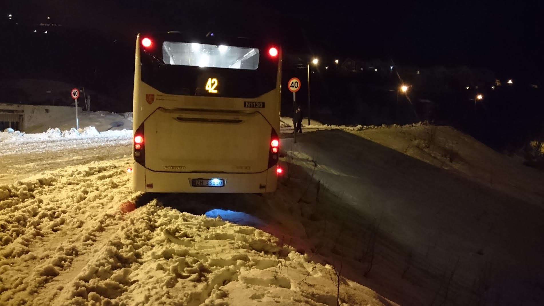 Buss satte seg fast på snuplass - itromso.no