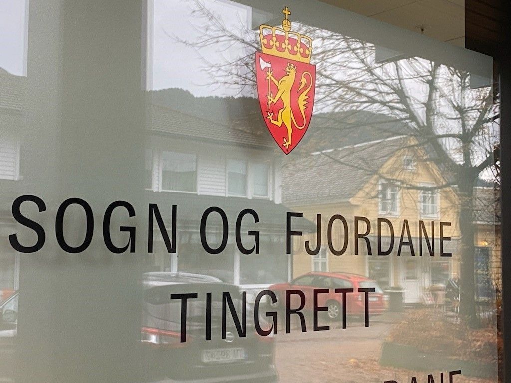 Fyllekøyrde og ville knuse sonen sin bil - fjordabladet.no