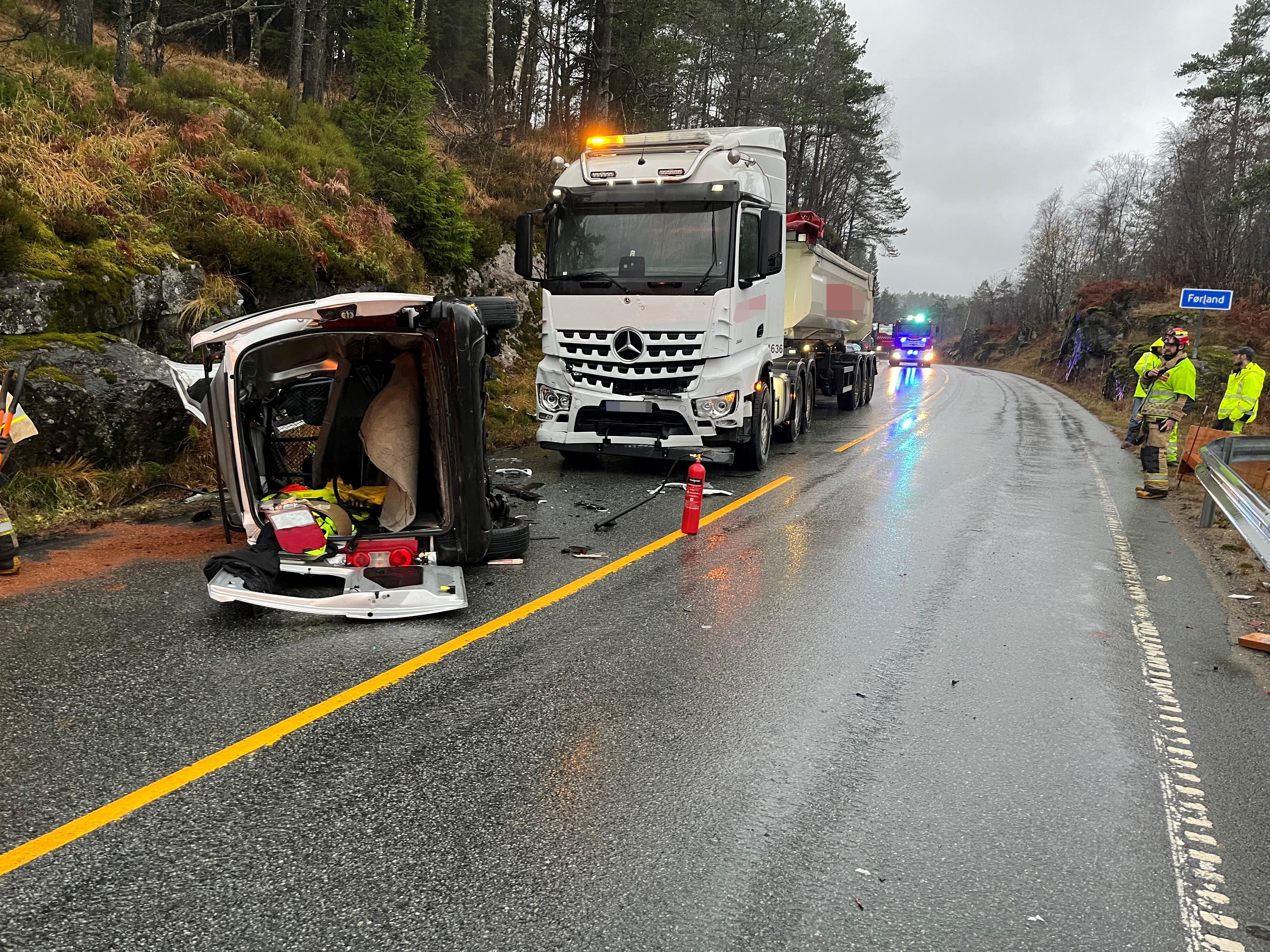 Frontkollisjon mellom personbil og lastebil - lister24.no