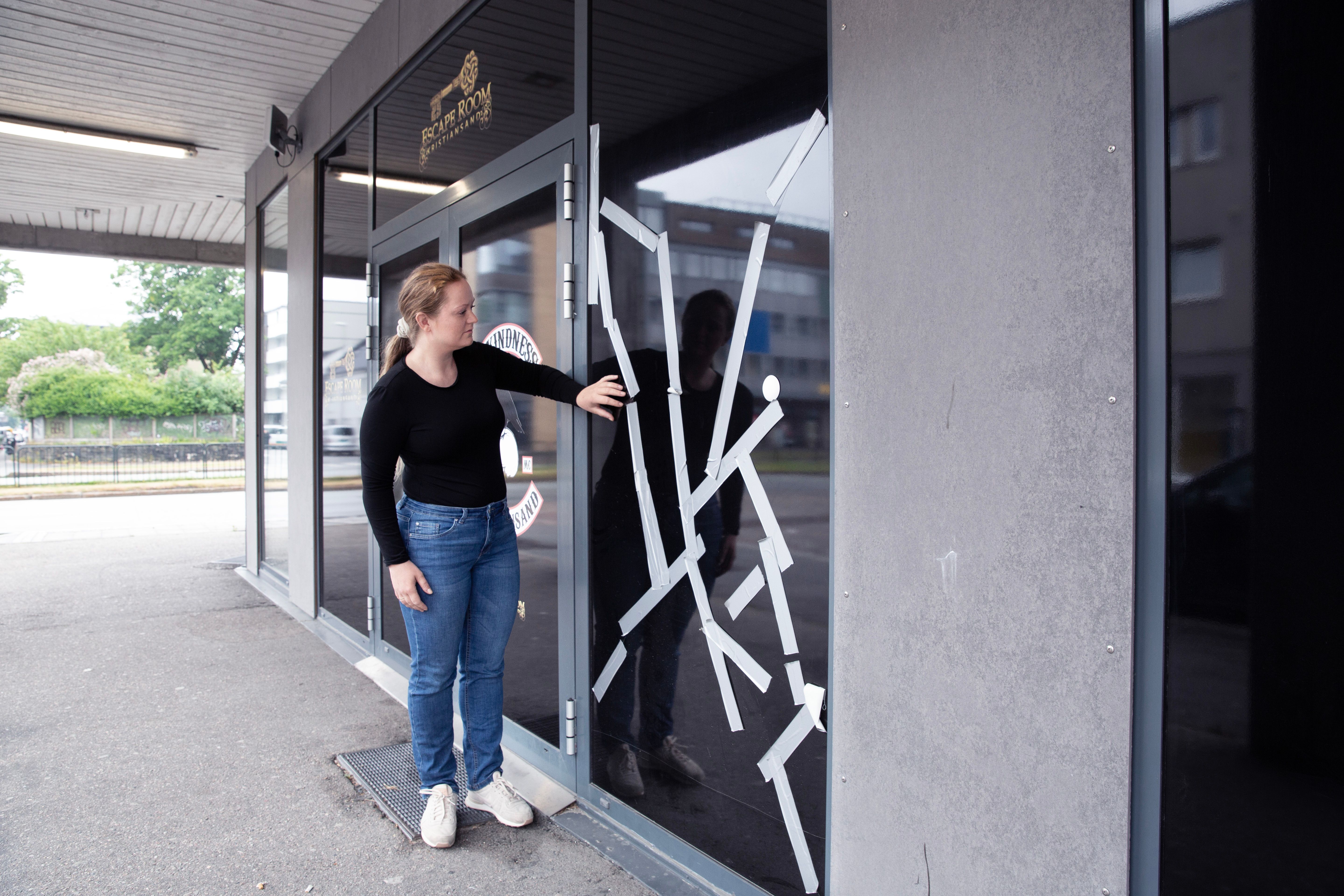 Plutselig sprakk vindusglassene - fvn.no