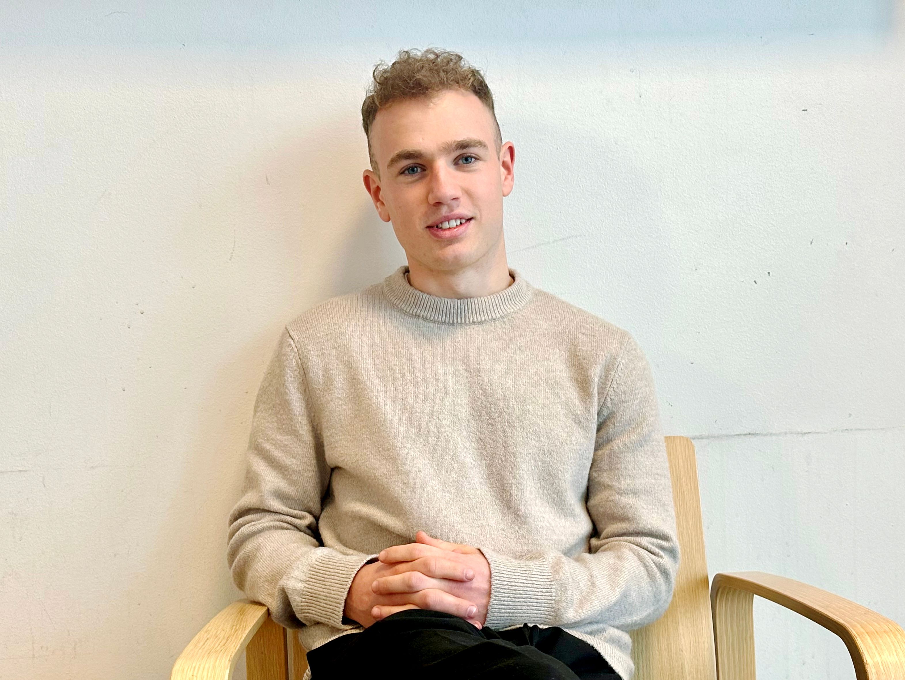Da Dennis så bilder av seg selv på skjermene, innså han alvoret: – Det ...