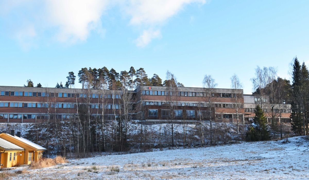 Rødt nivå på fire skoler - skal vurdere behovet for flere lokale tiltak ... Rødt nivå på fire skoler - skal vurdere behovet for flere lokale tiltak ...