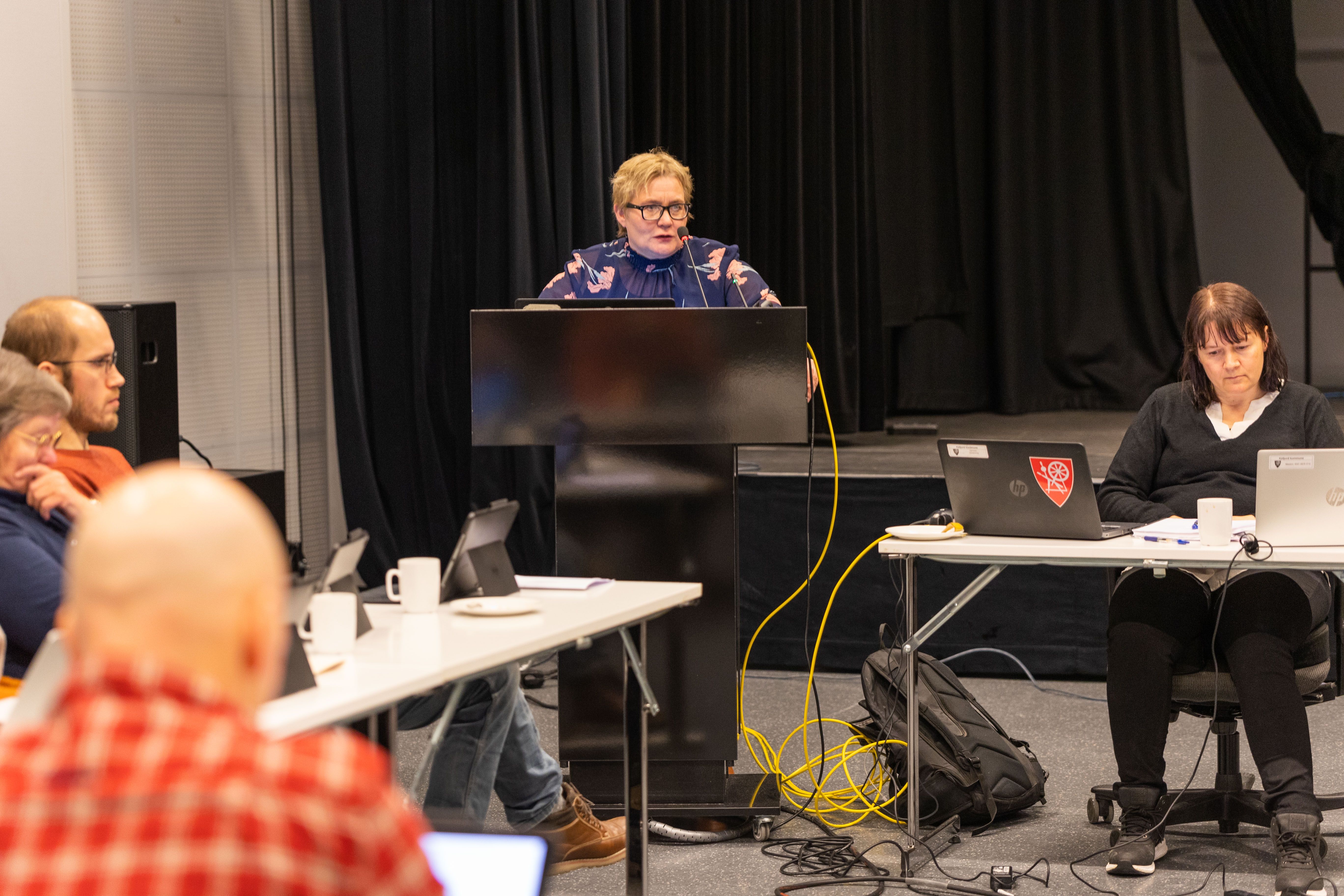 Gir matkasser til innbyggere: – Hjelp til de som trenger det i en ...