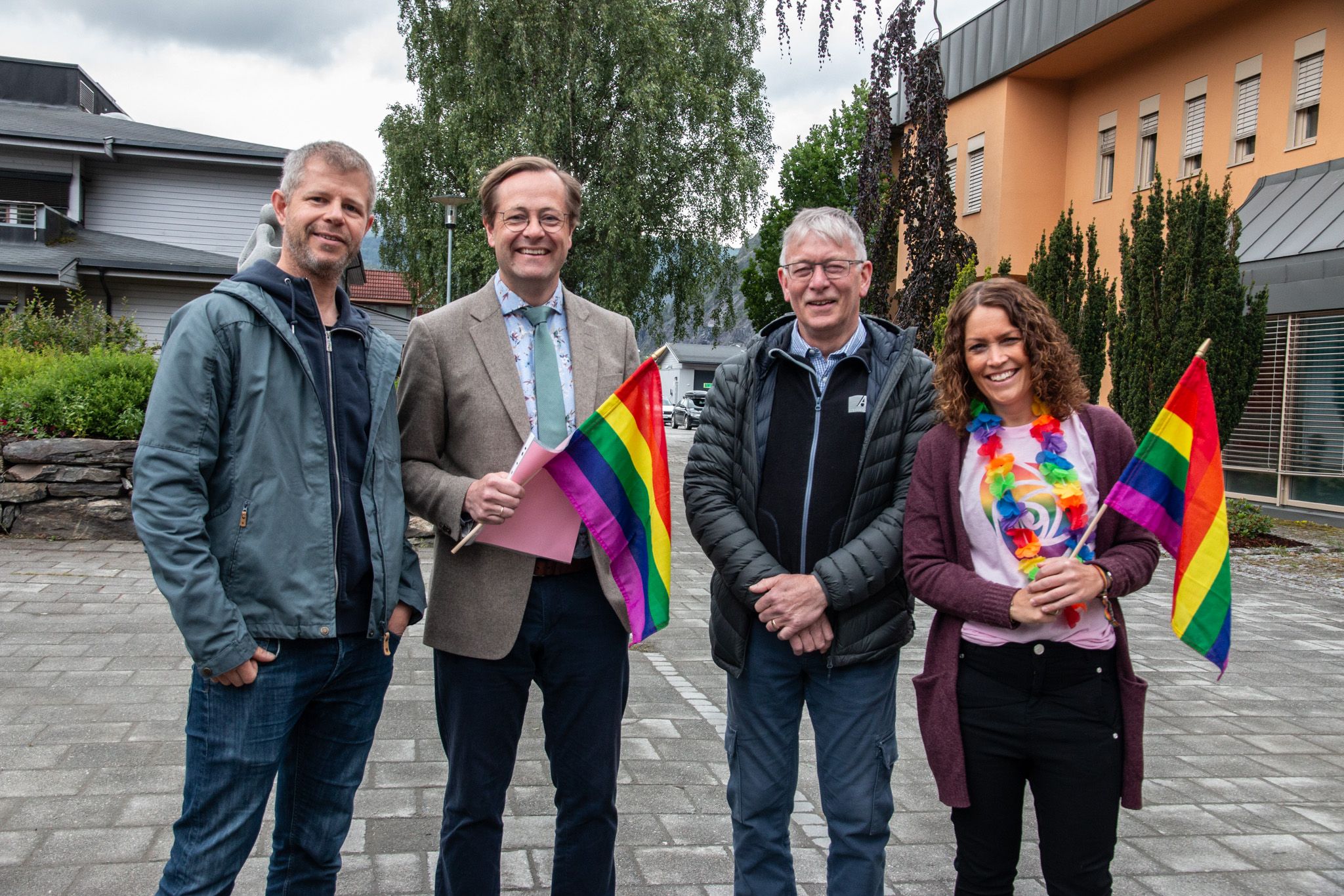 Heiste flagget og sende eit stikk til naboen: – Ikkje kontroversielt ...