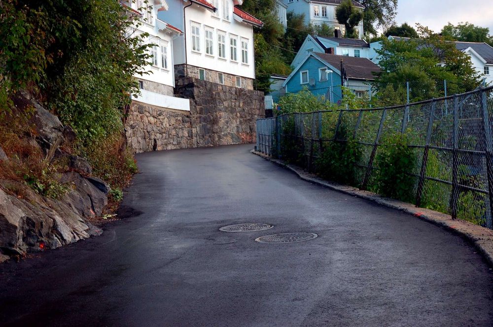 Bevæpnet politi pågrep ung gutt som truet andre med kniv - agderposten.no Bevæpnet politi pågrep ung gutt som truet andre med kniv - agderposten.no