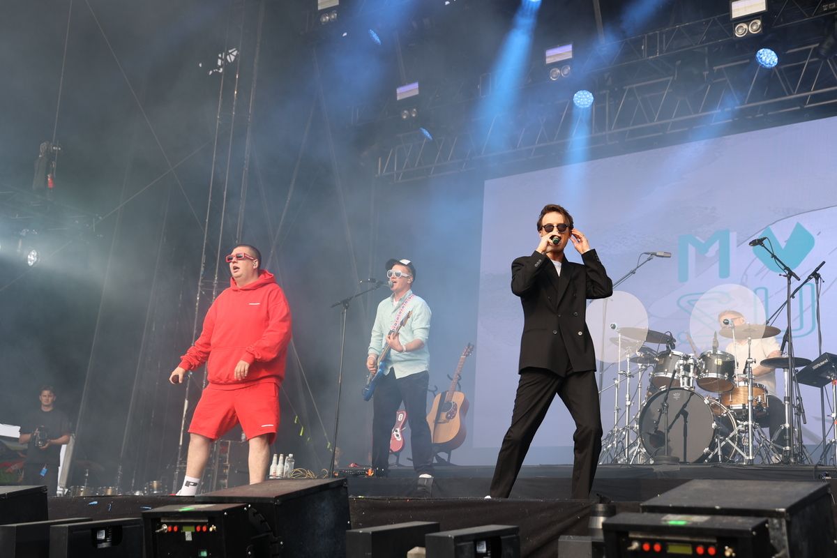 Morgan Sulele er på scenen - fvn.no