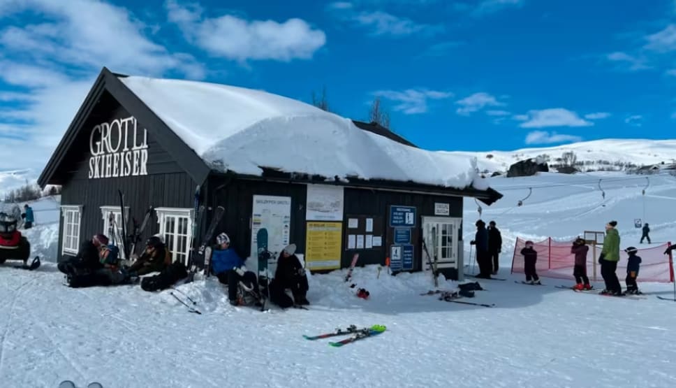 Gratis skibuss til og frå Grotli i vinterferien - fjuken.no