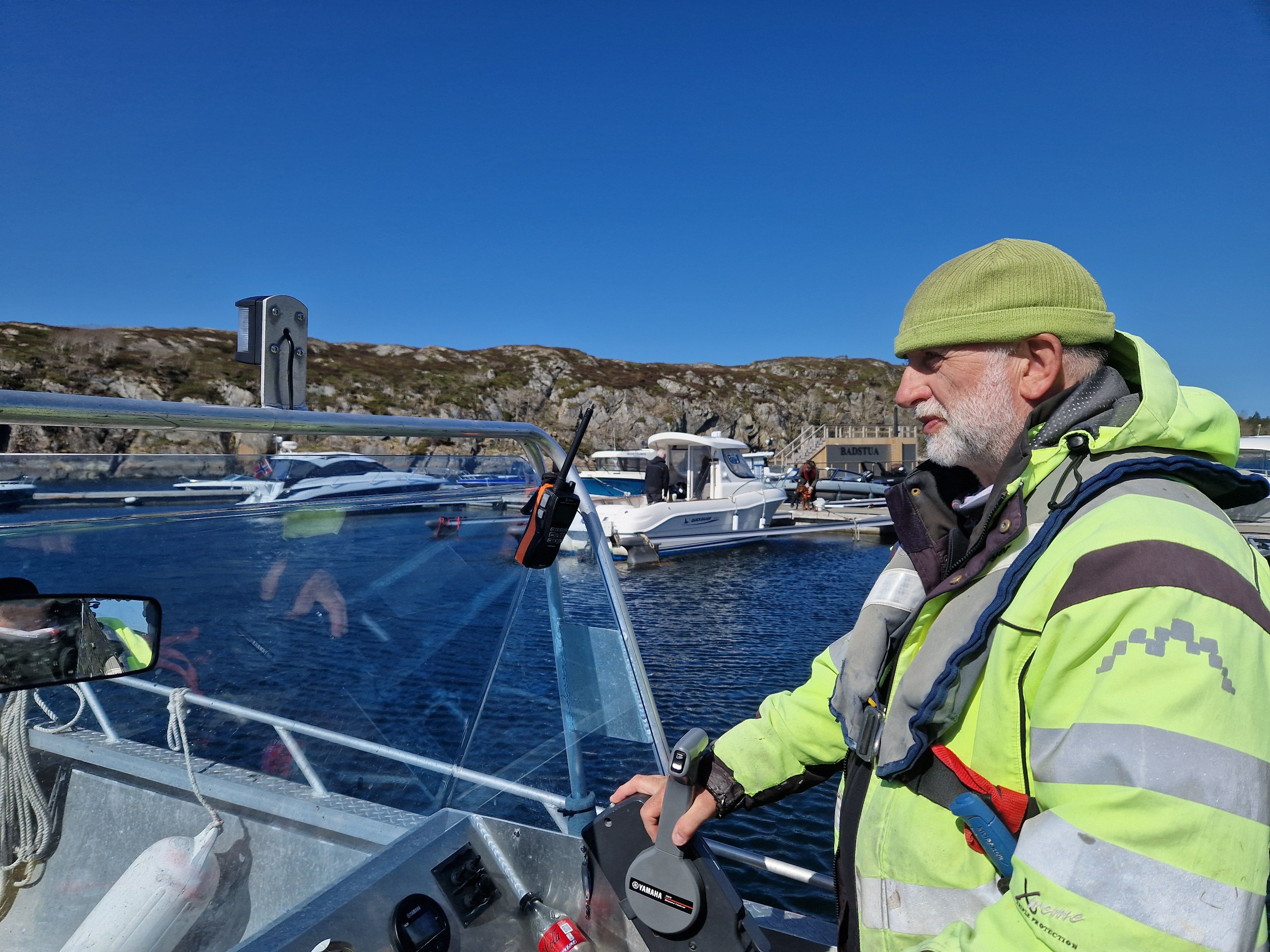 Ei bilfri øy ute i havgapet, 10 minutter med båt fra hverdagen - hitra ...