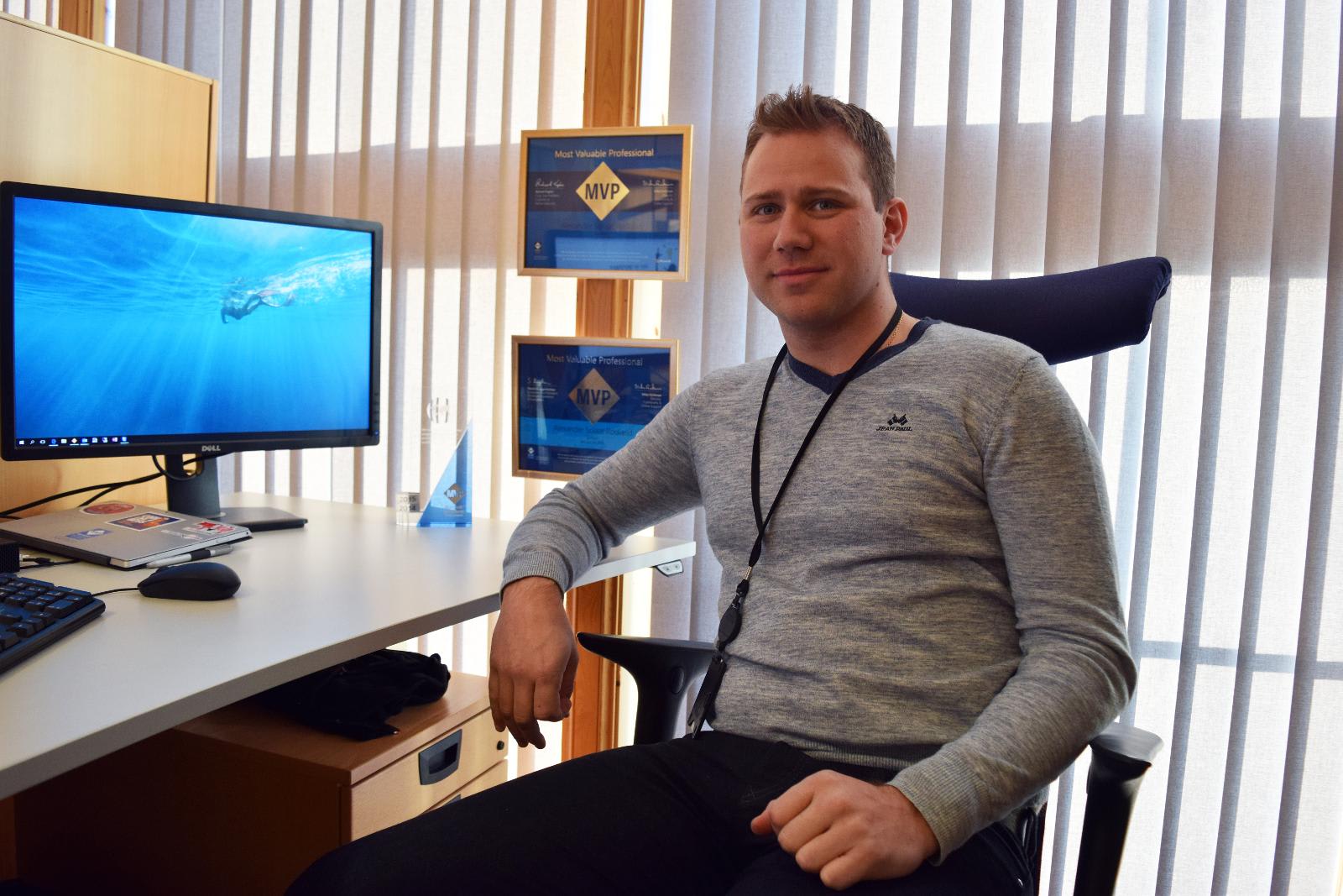 Alexander reiser verden rundt for Microsoft - av-avis.no