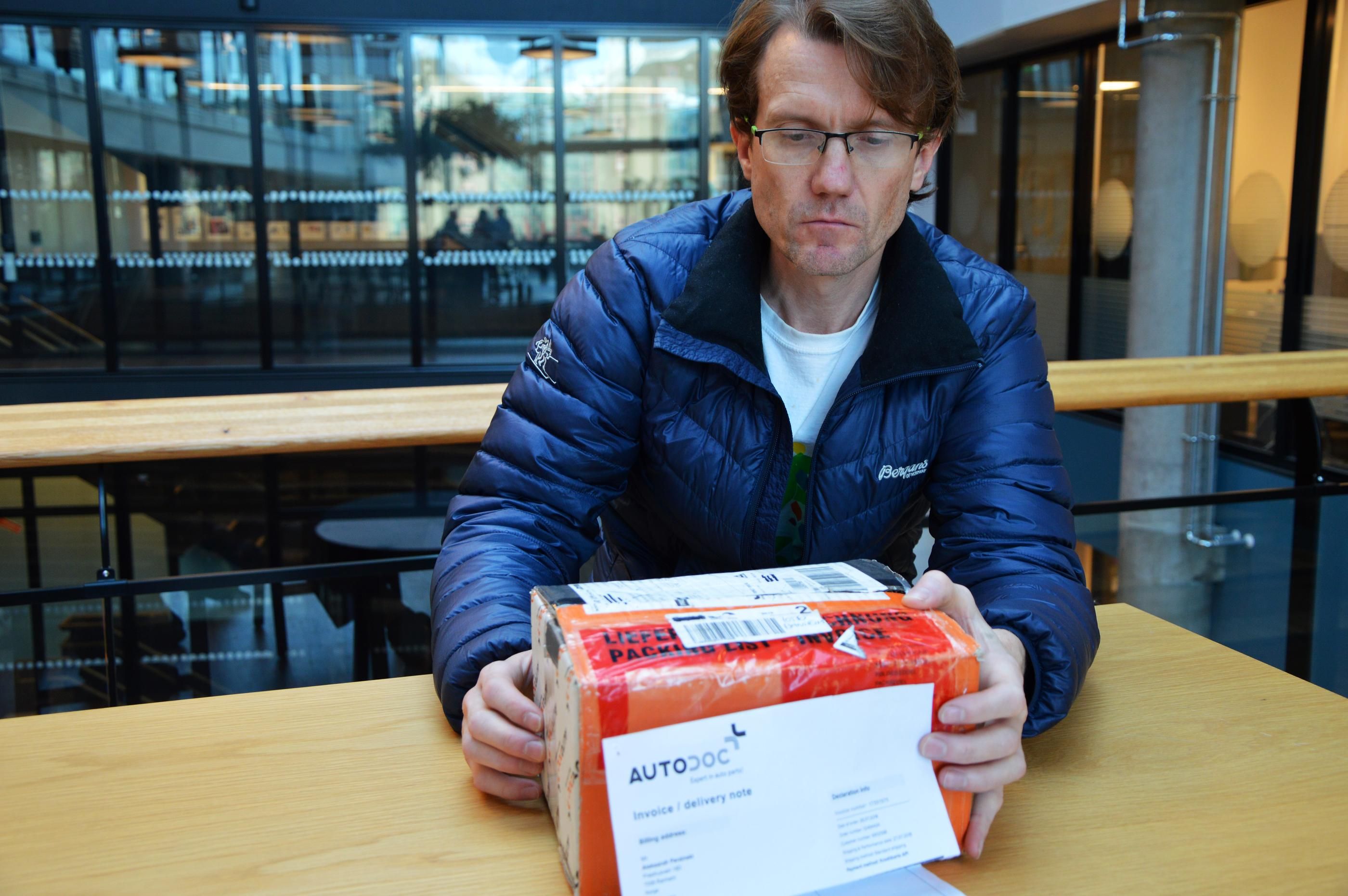 Mistet jobboppdrag da Posten brukte 17 dager på å sende pakke fra Oslo ...