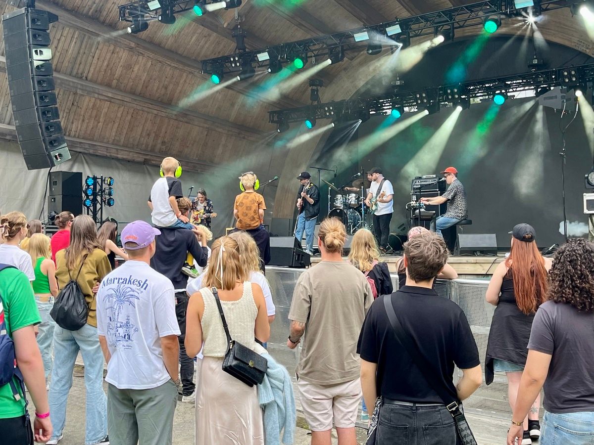 Første band på scenen: – Sykt fin park dere har - fvn.no