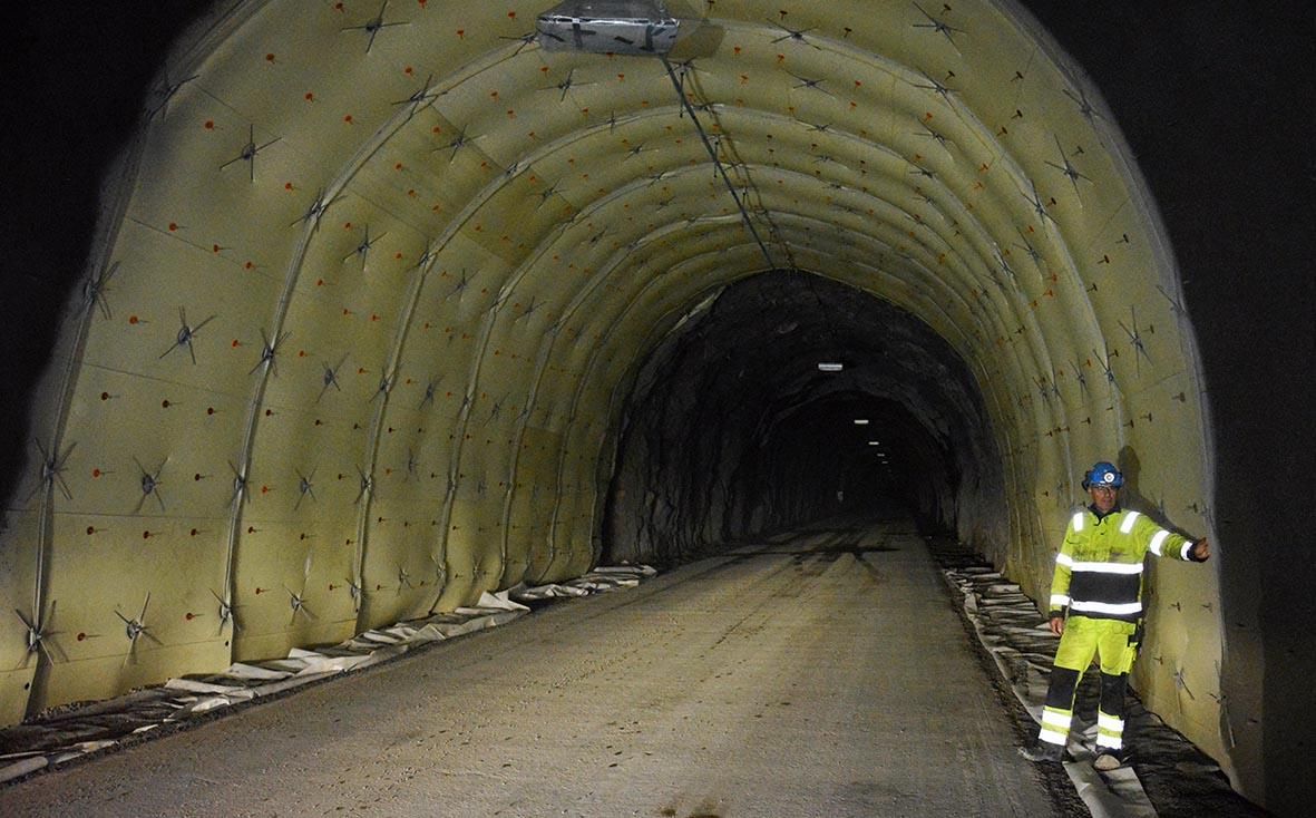 I dag starter veiarbeidet i tunnelen igjen- Vil bli ledebilkjøring og stengt tunnel i perioder ...
