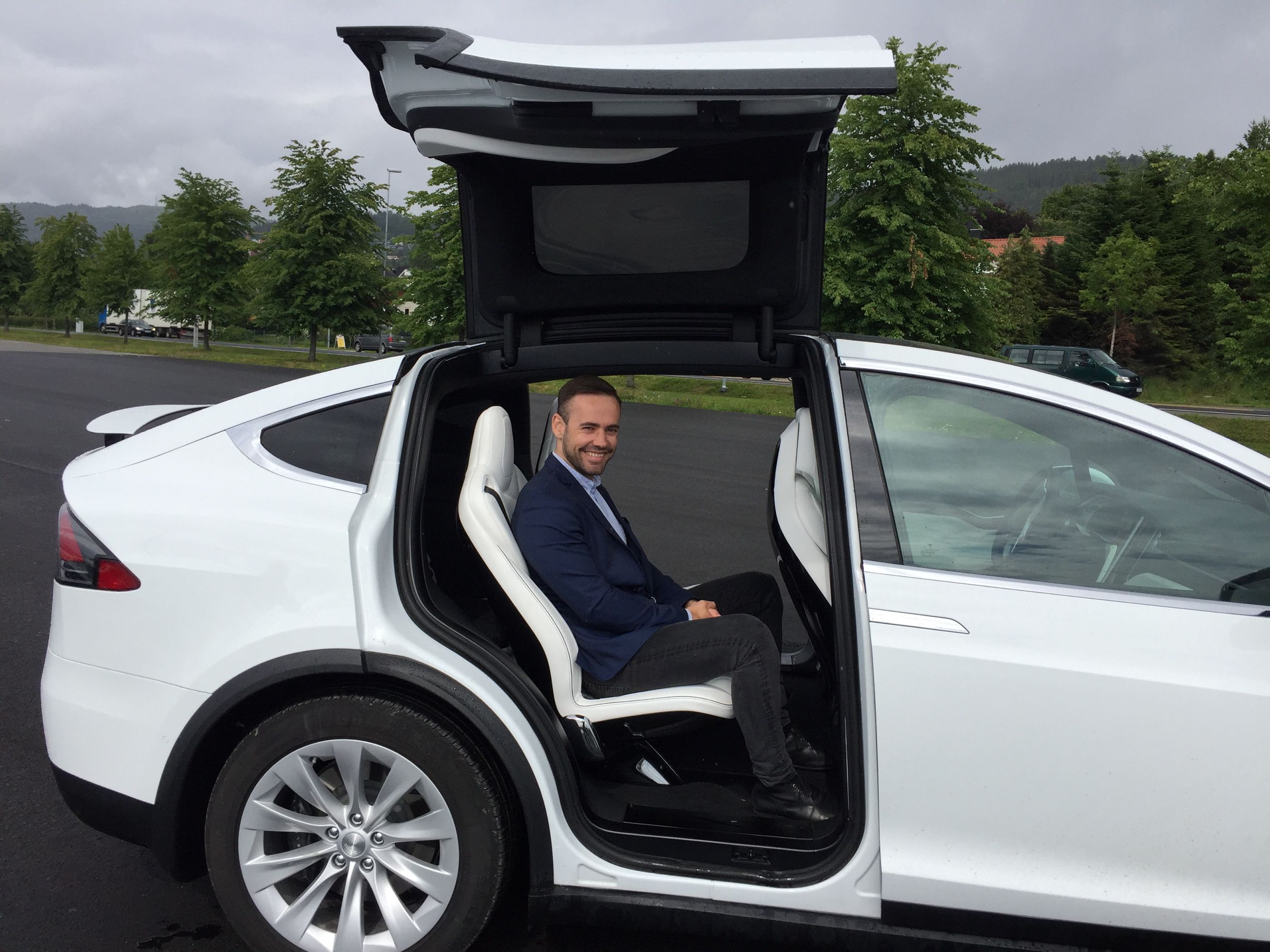 Tesla gir full gass i Molde - rbnett.no