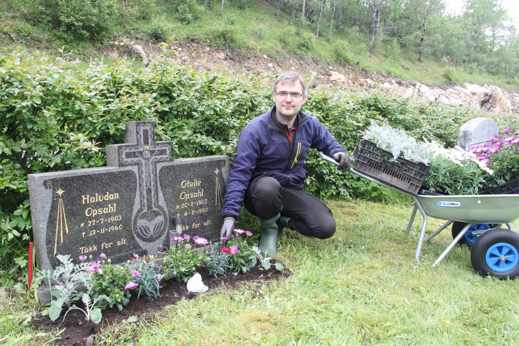 Hjelp til å pynte gravsted - kulingen.no