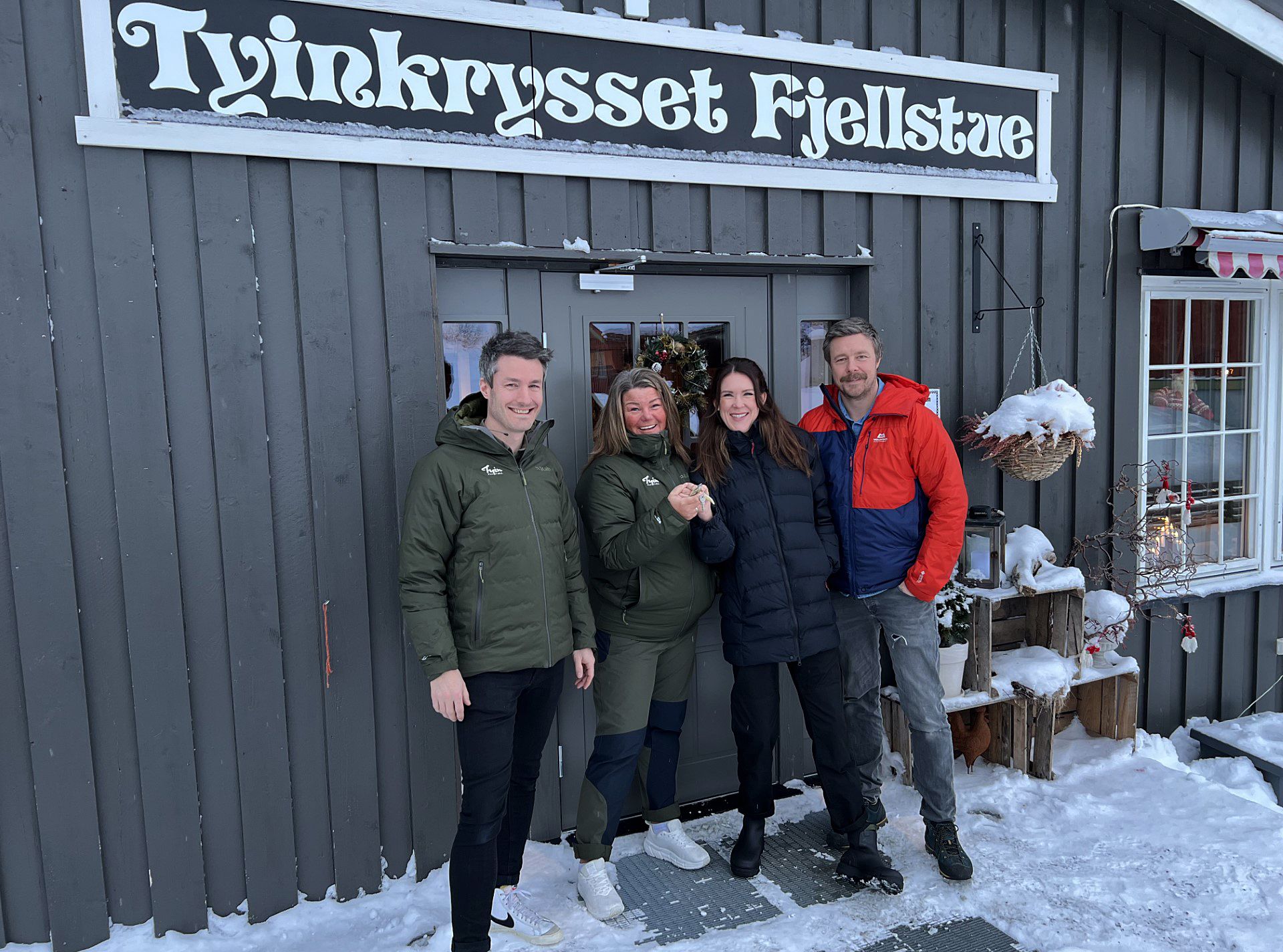Emma og Sven Richard tek over drifta av Tyinkrysset fjellstue - porten.no