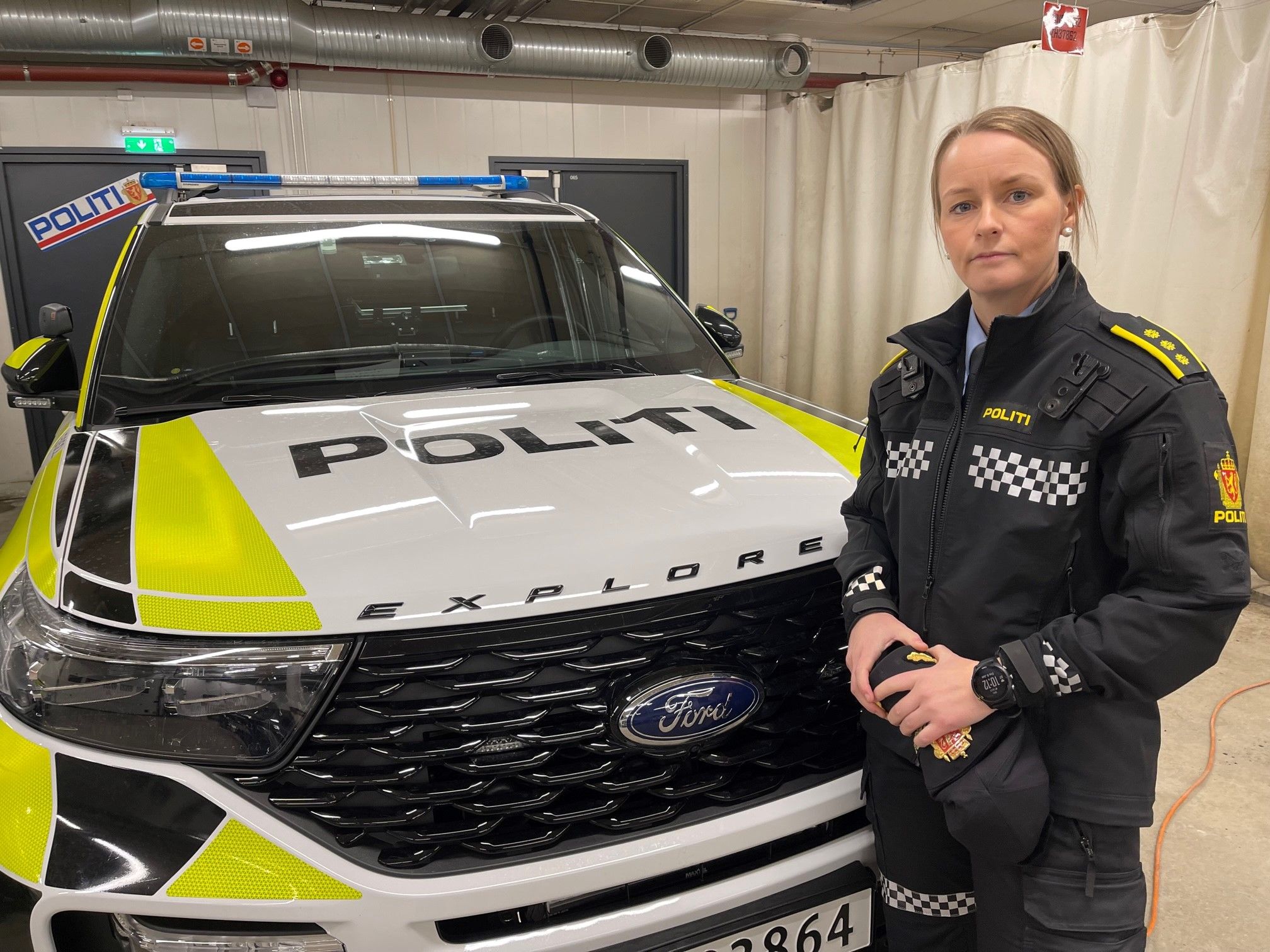 Politiets første ladbare hybride patruljebil - ht.no