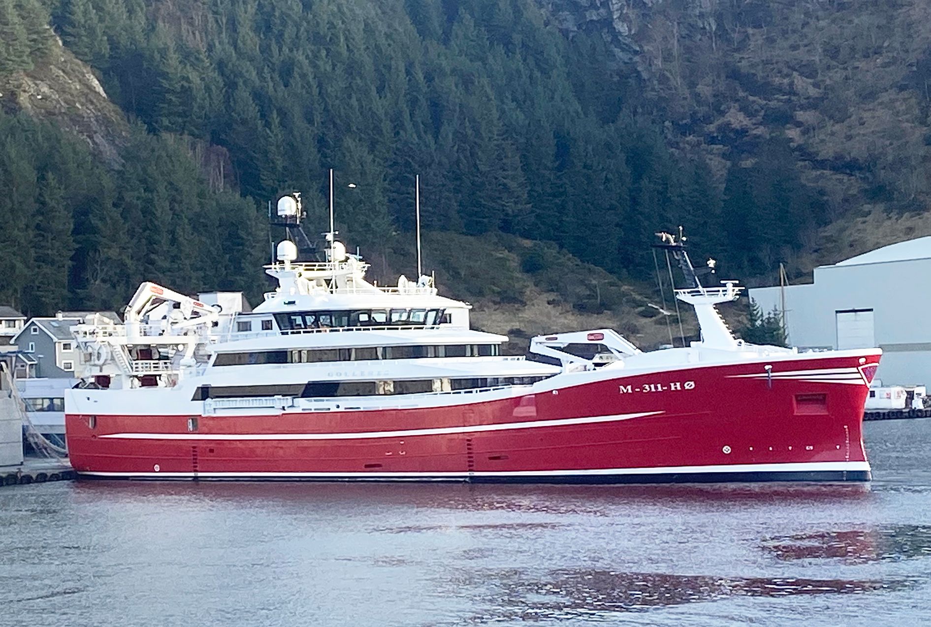 Fyrste lodda på veg til Fosnavåg - vestlandsnytt.no