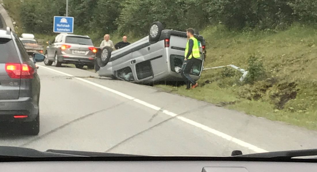 Bil på taket på grunn av forbikjøring - adressa.no Bil på taket på grunn av forbikjøring - adressa.no