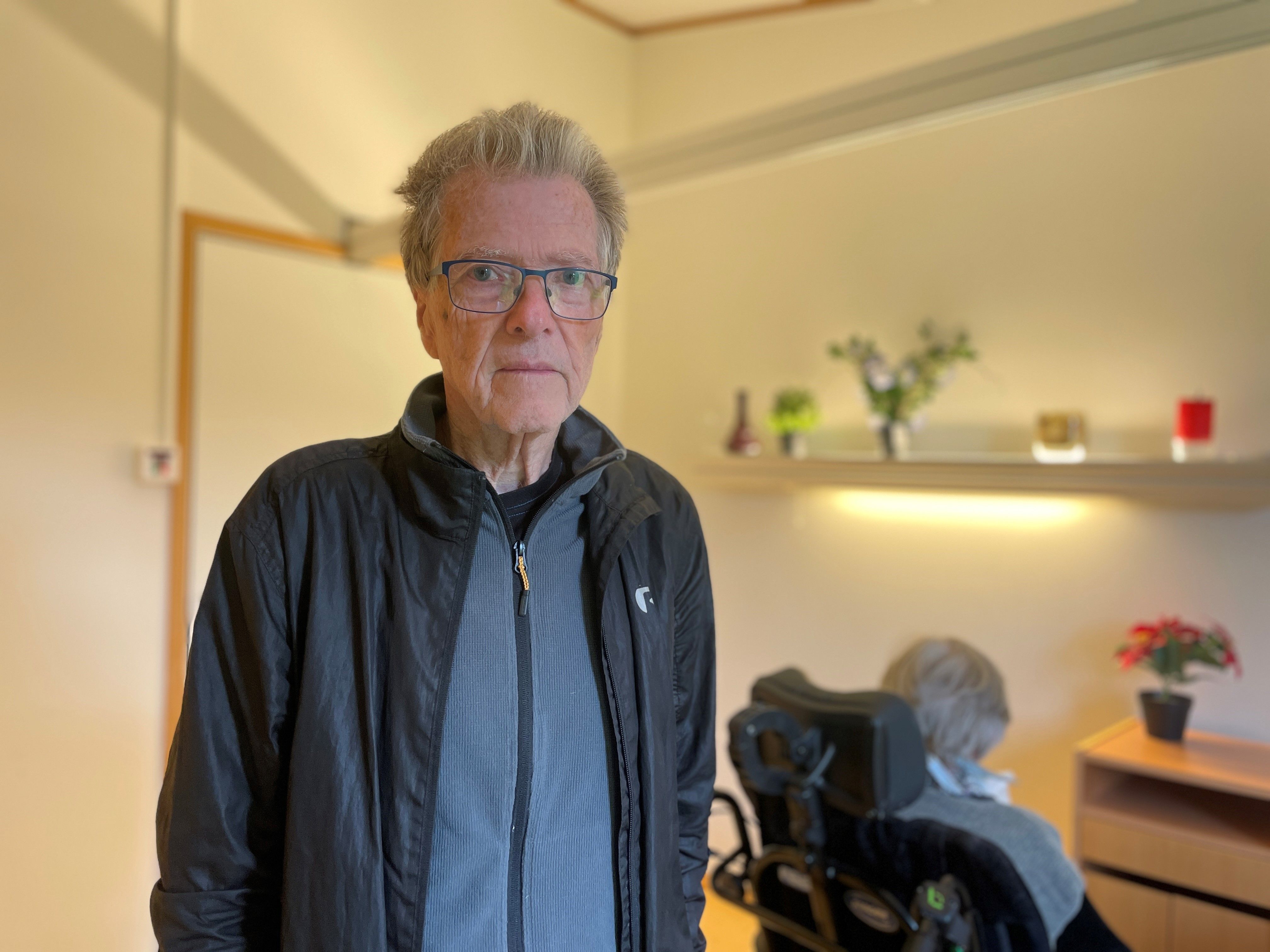 Halvards demente kone har blitt flyttet fire ganger på tre år: – Jeg skjønner ikke hvorfor det ...