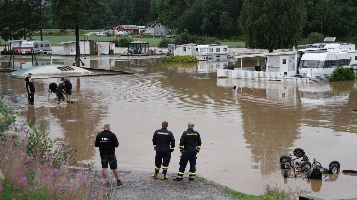 Kraftig nedbør i Telemark: Bro har rast, og hus holder på å velte - l-a.no