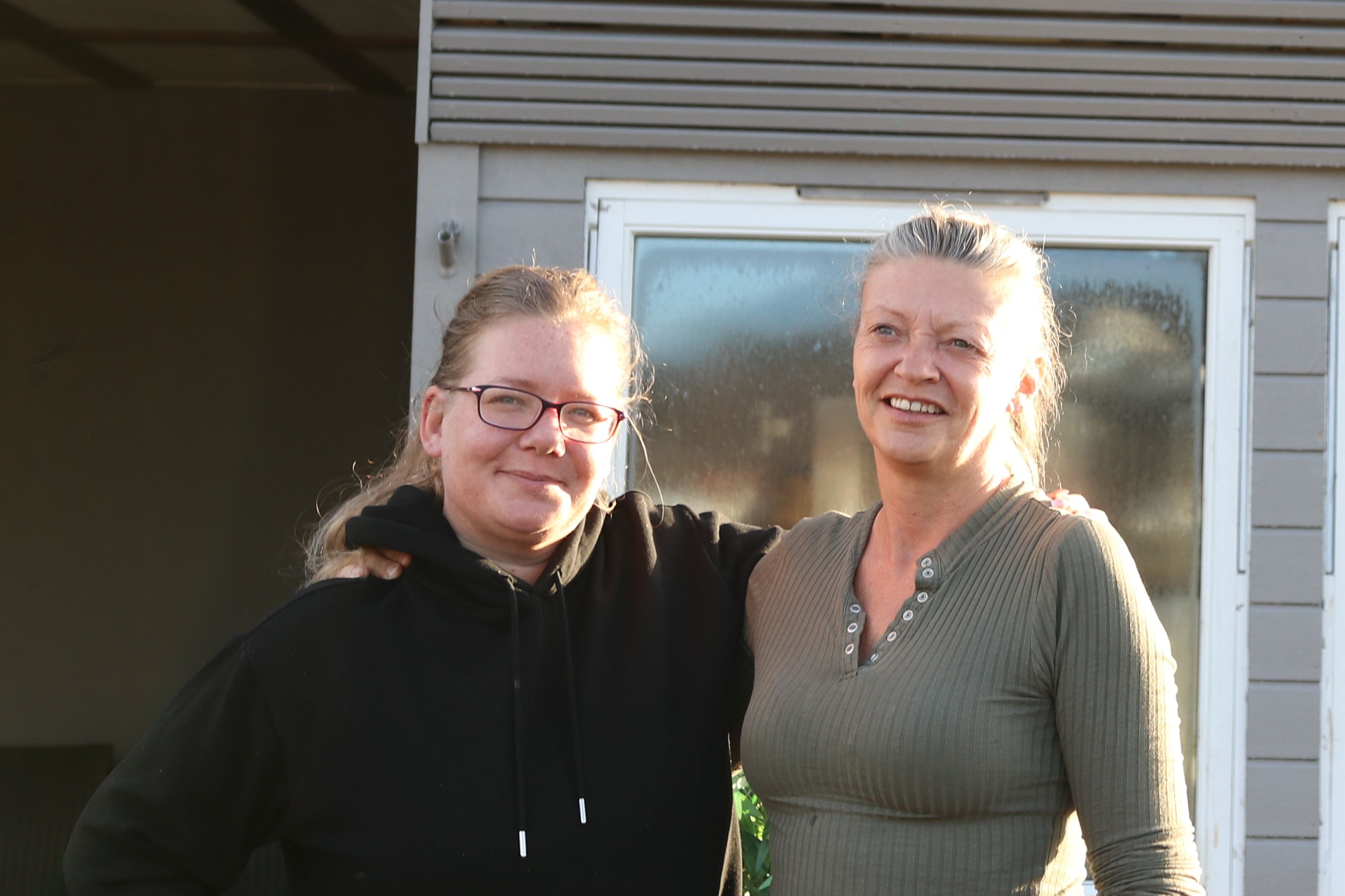 Hilde (53) og Renate (41) har kjent kvarandre i 31 år. No satsar dei ...