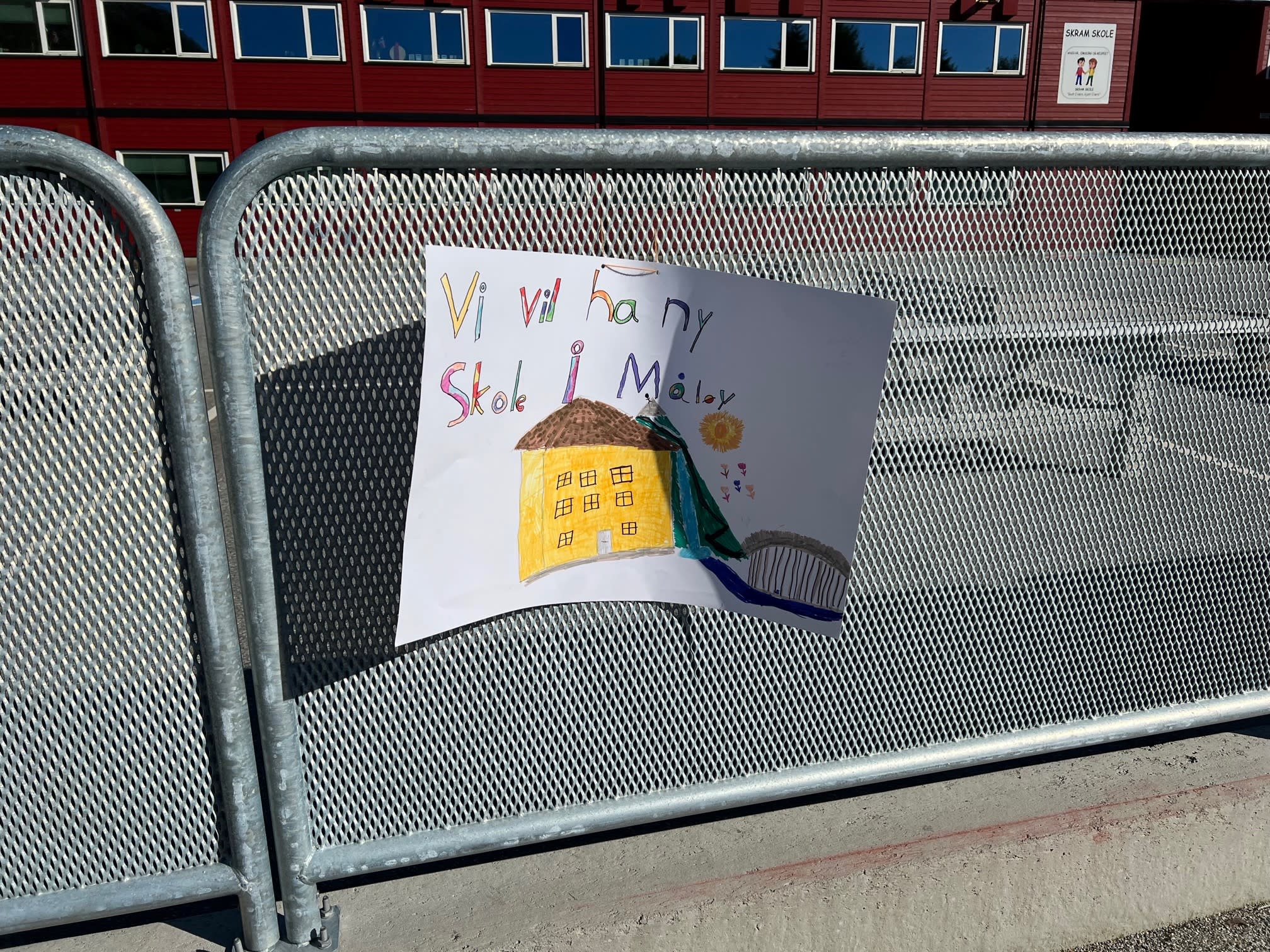 Frustrert over mangel på informasjon om ny skole: – Havner vi bak i ...