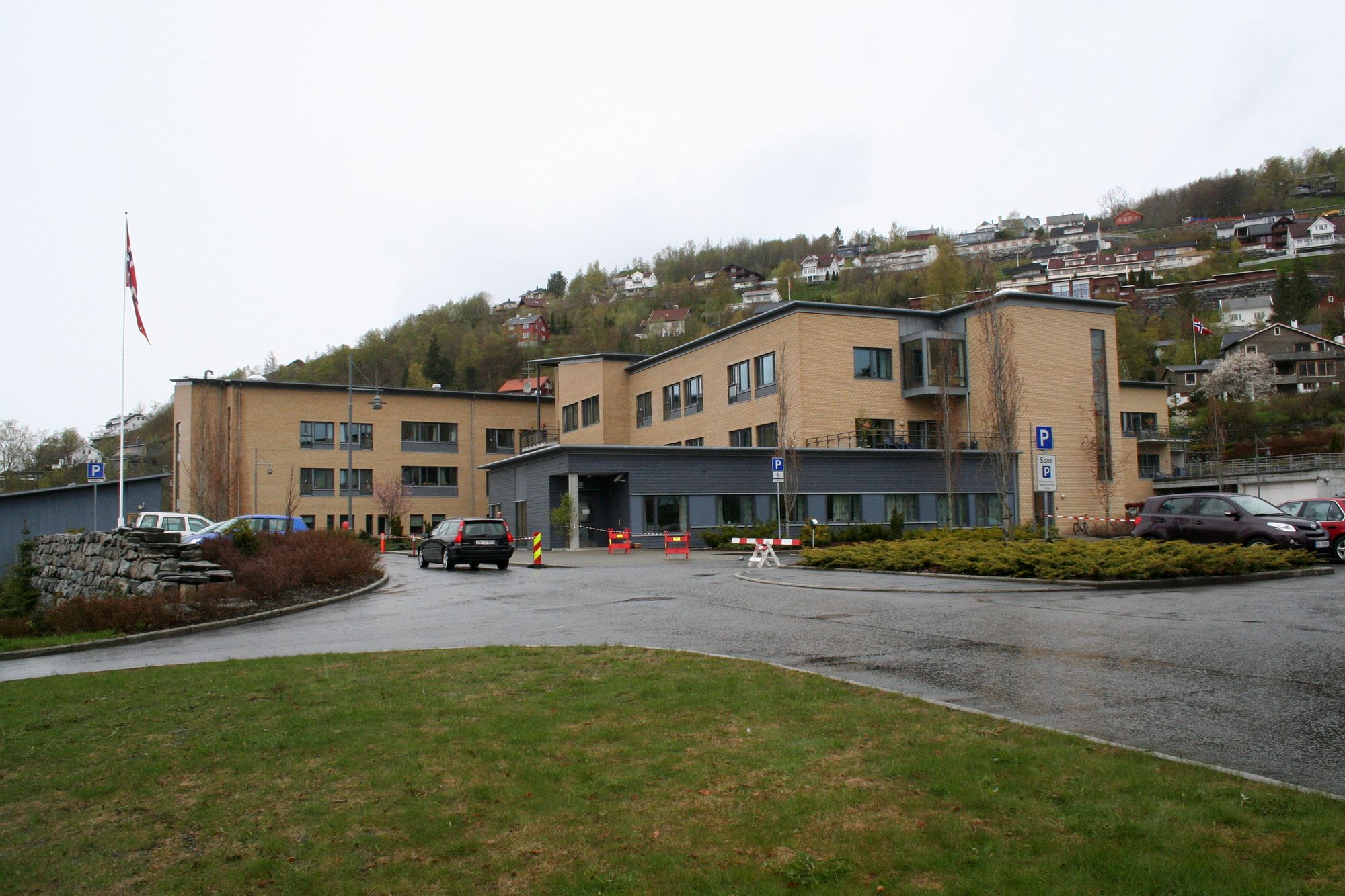 Institusjonar og omsorgsbustadar først