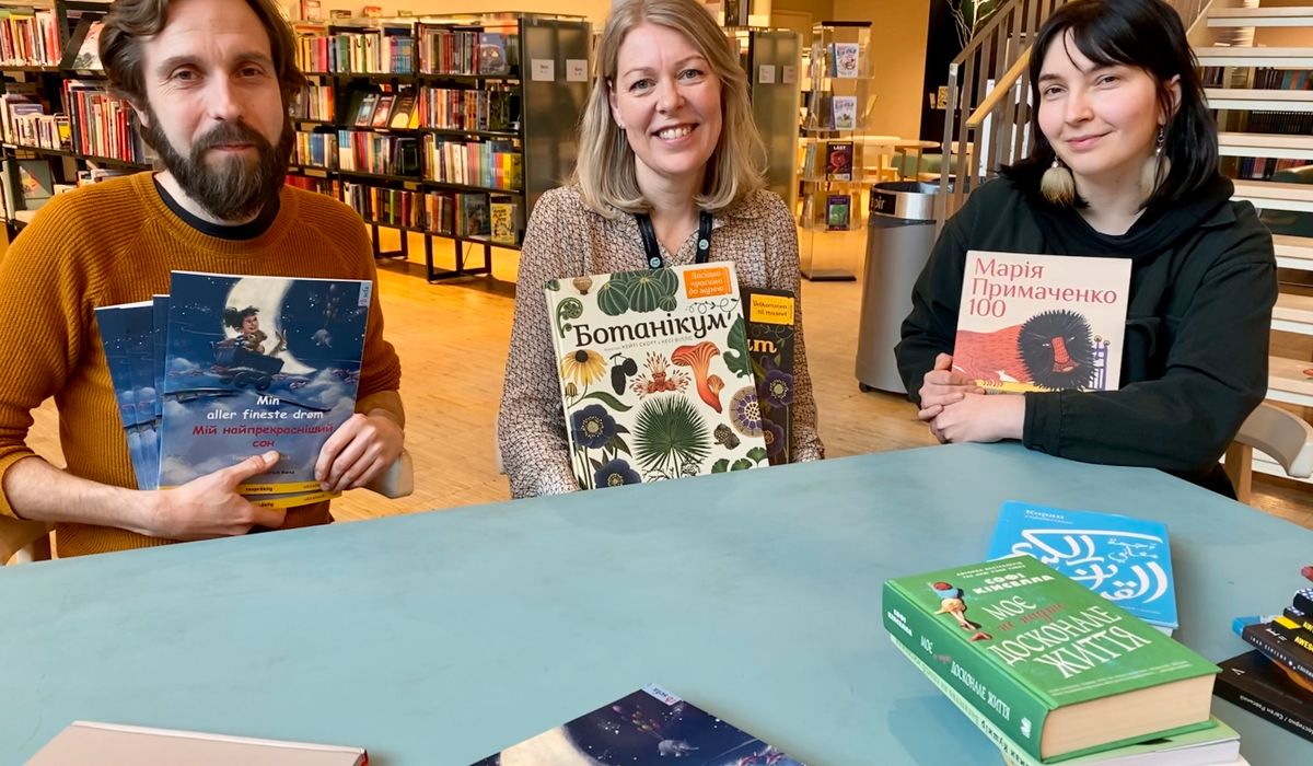 Donerer bøker på ukrainsk til biblioteket: – Vi ønsker å lese ukrainske ... Donerer bøker på ukrainsk til biblioteket: – Vi ønsker å lese ukrainske ...