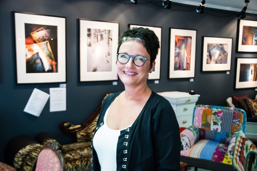 Skog lager kunst av rustne rør - banett.no