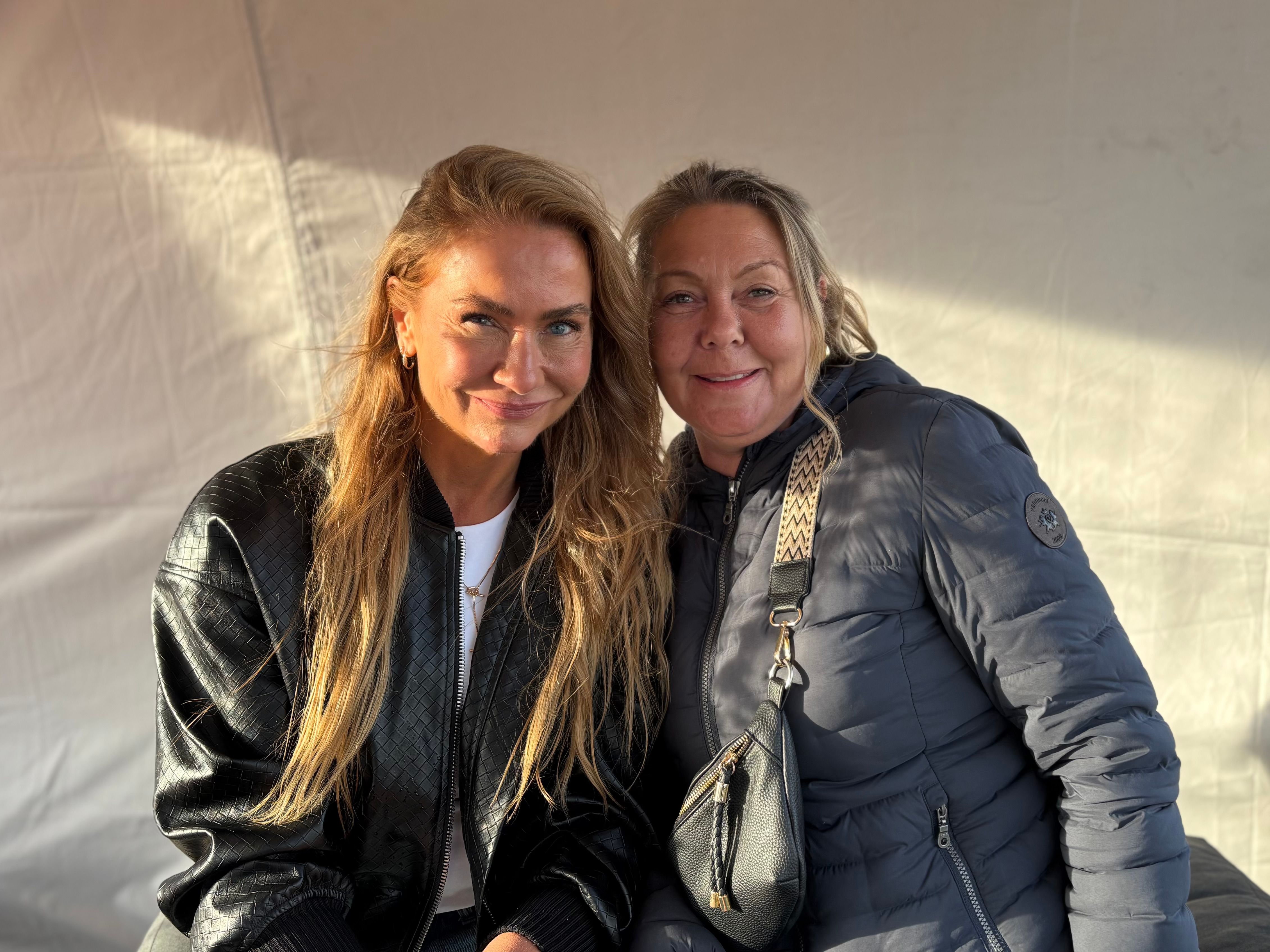 Kristin og Hege dro på festival – endte opp med ny tatovering - ht.no