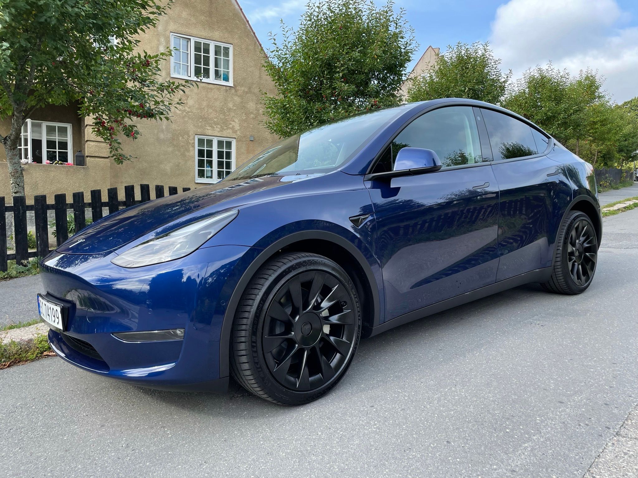 Tesla Model Y med lengre rekkevidde er klar for Norge - smp.no
