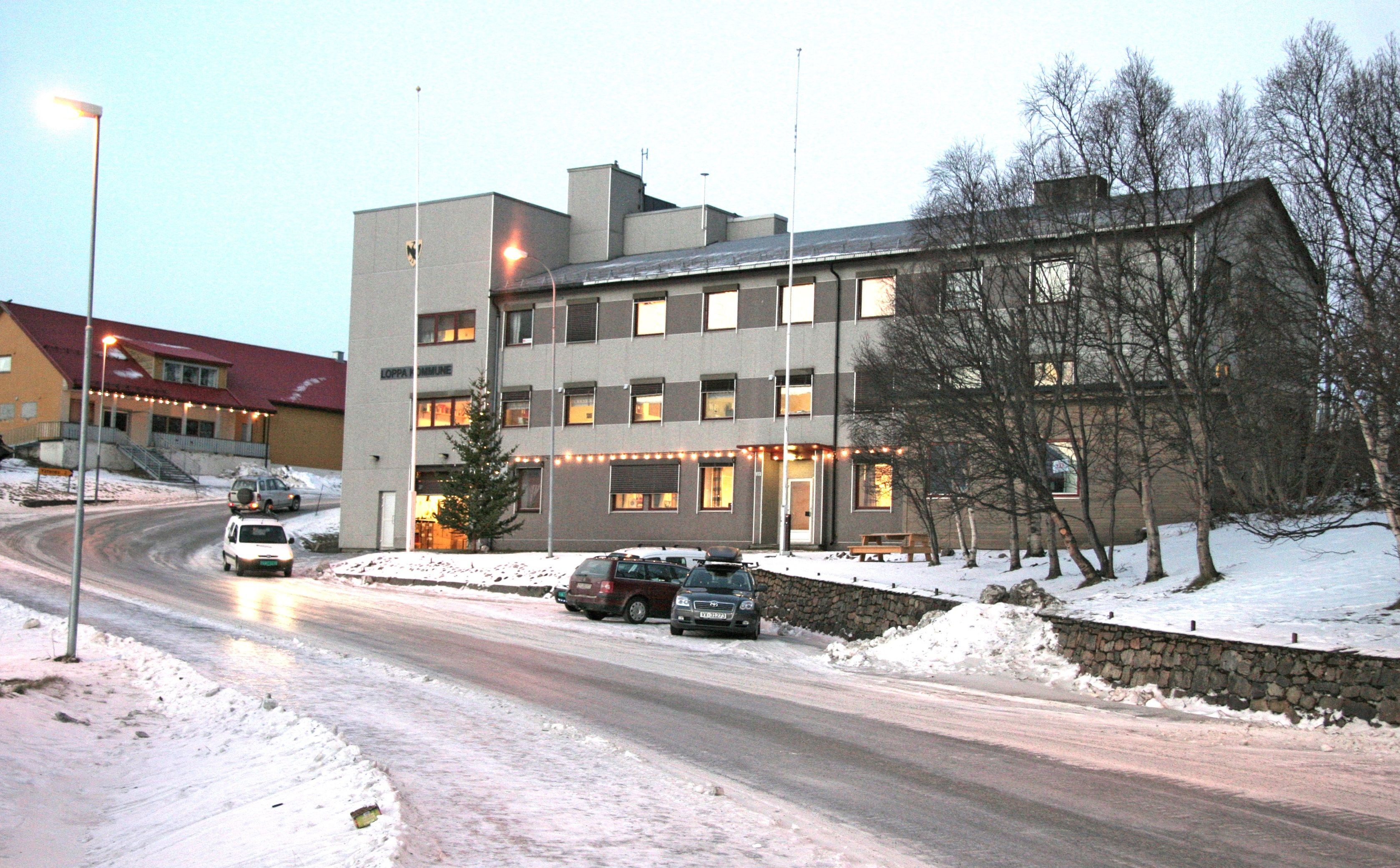 Fakturerte Loppa kommune 80.000 kroner for å skifte ut dør - altaposten.no