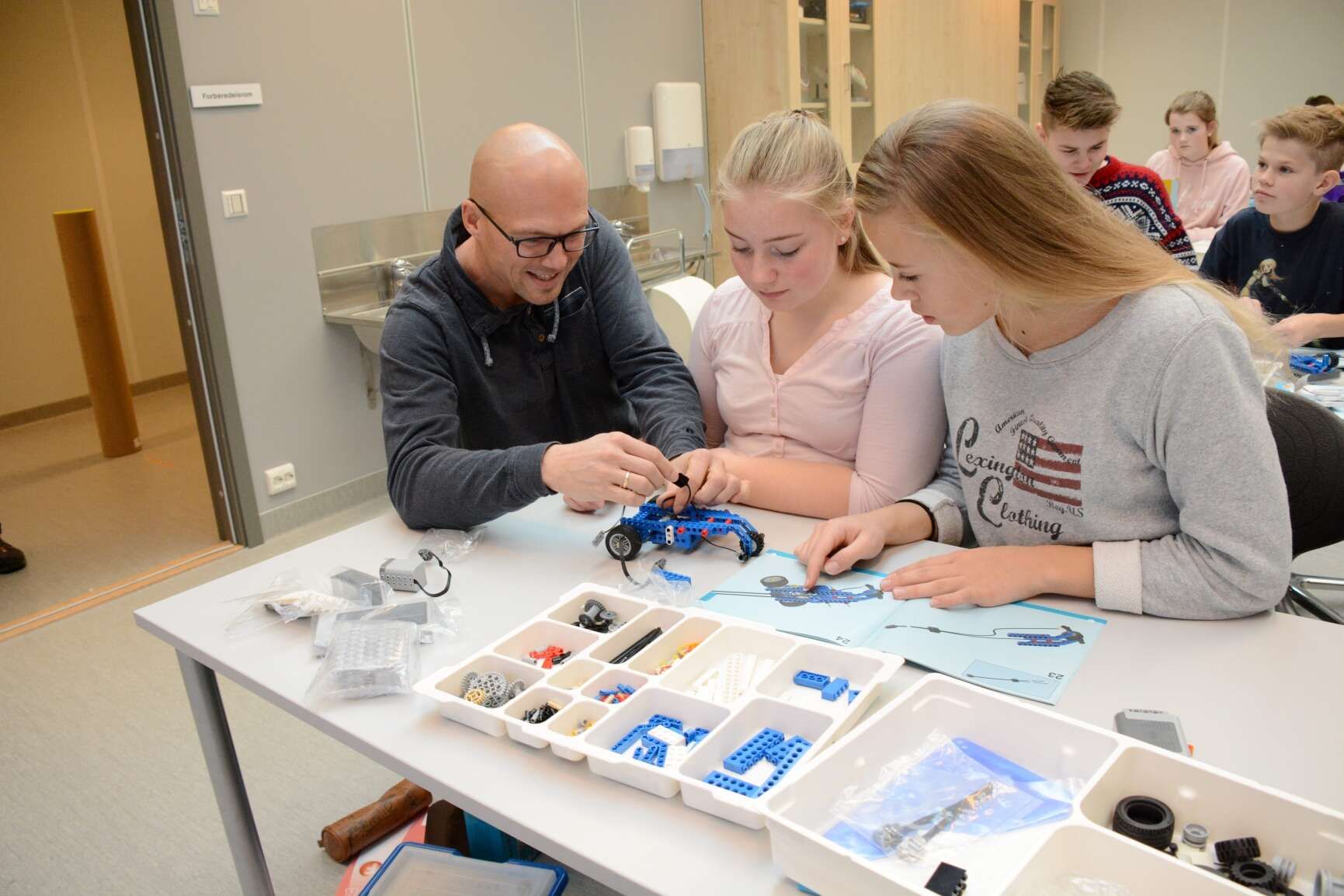 Fevik skole går foran med lego - gat.no