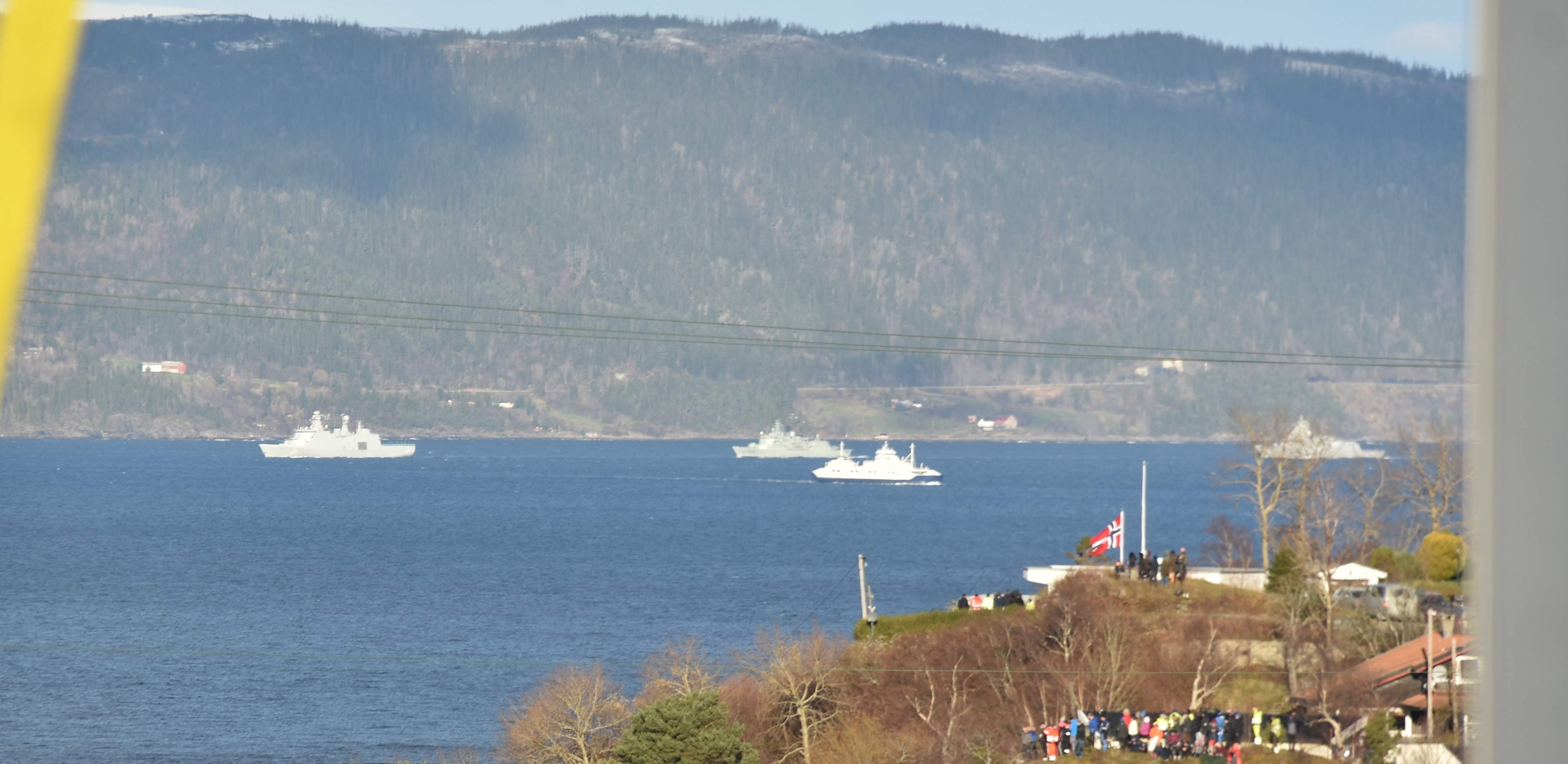 Her kjører Flakk-Rørvik-ferga midt under NATOs kjempeshow - fosna-folket.no