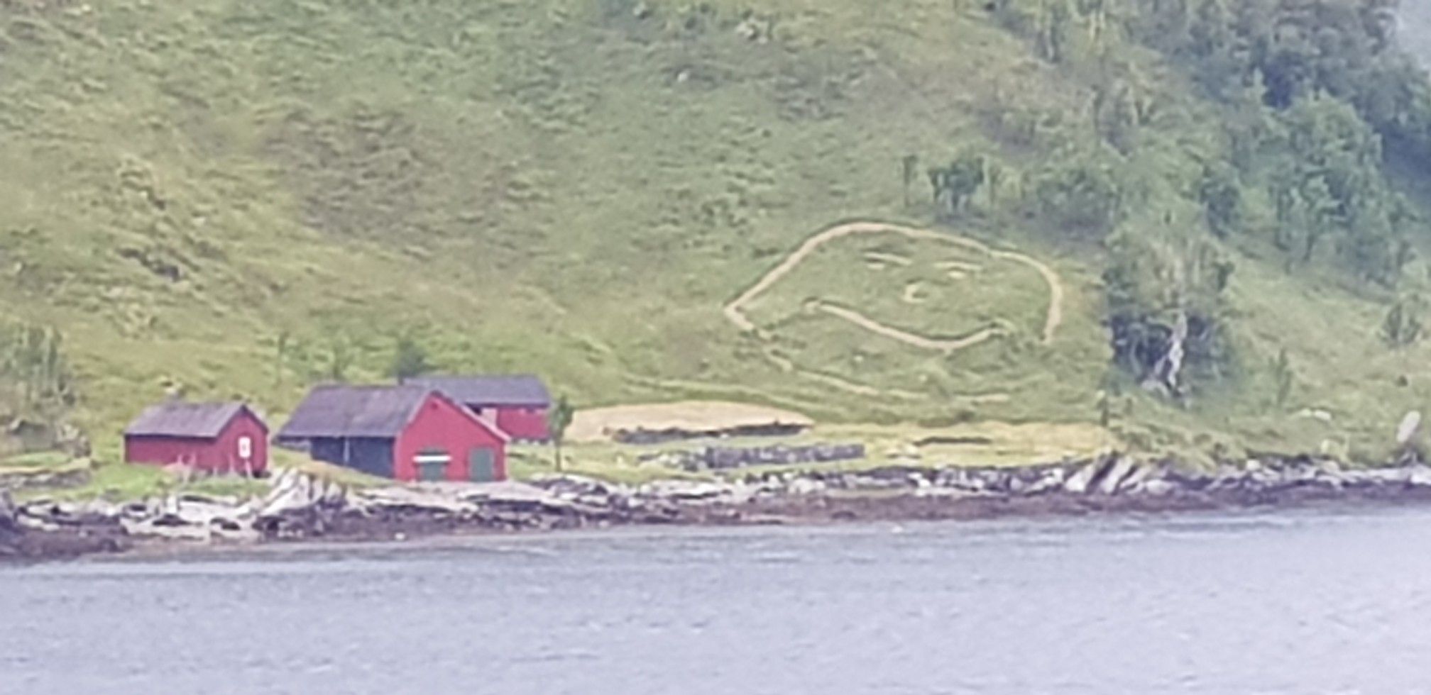 Her blir du møtt med eit stort smil - fjt.no