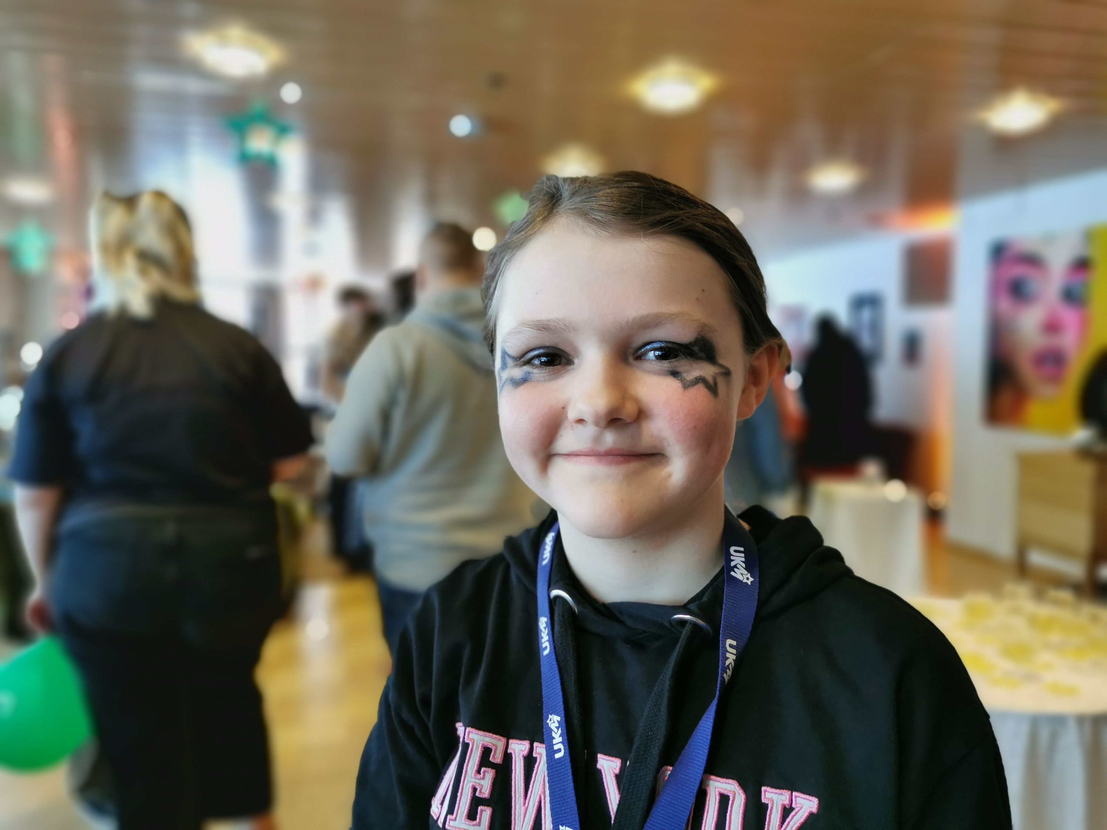 Duva Lovise (11) sto på scenen alene: – Skummelt, men veldig gøy! - ht.no