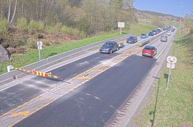Måtte stenge trafikken på E18 - varden.no