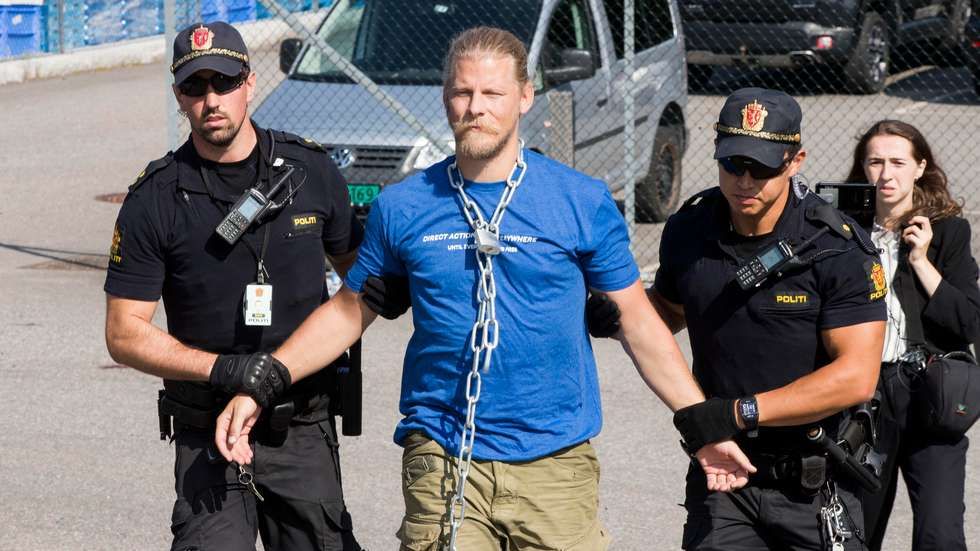 Fire bøtelagt etter demonstrasjon ved slakteri på Romerike - smp.no