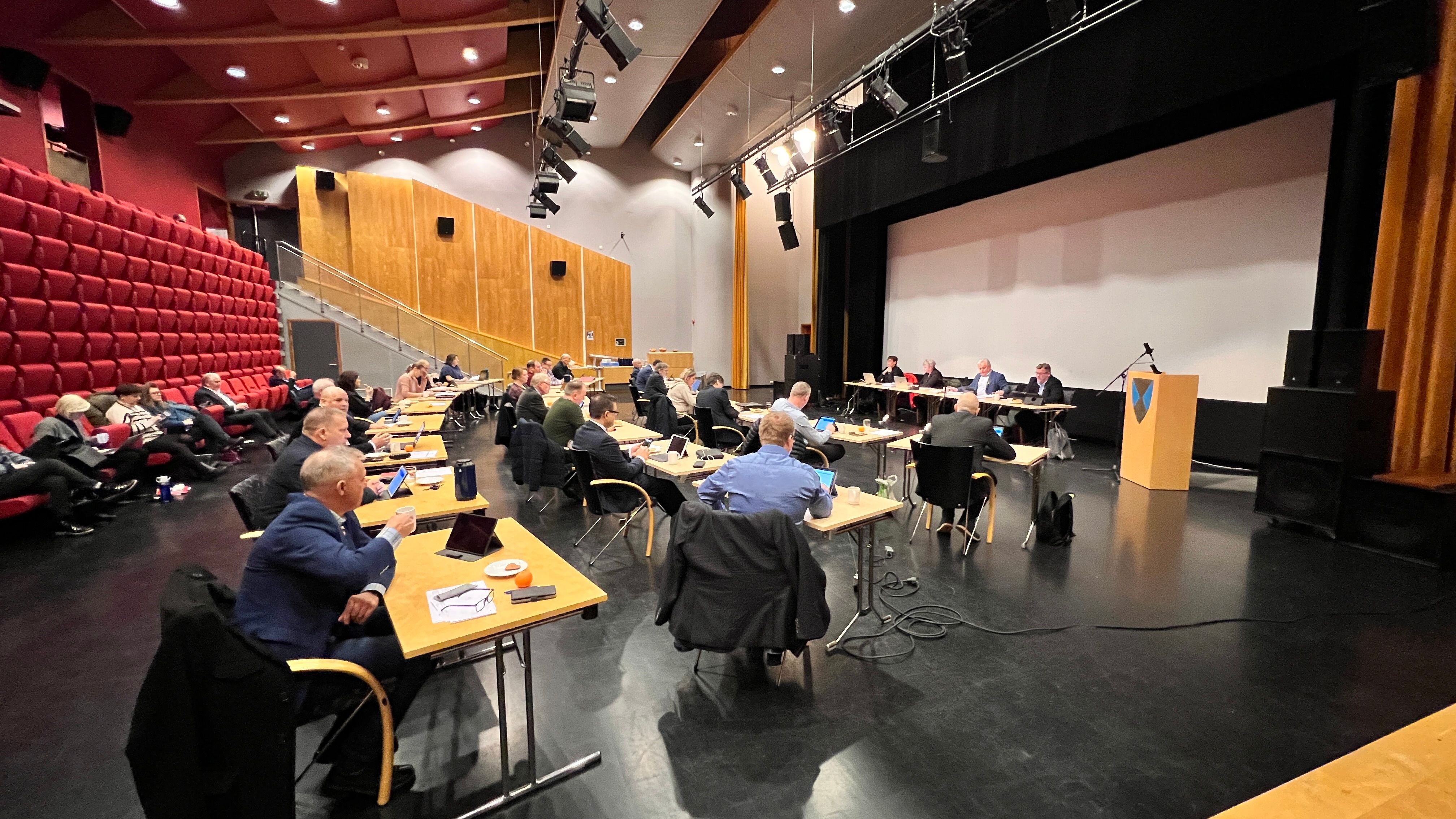 Frp meiner Stranda hamnar rett på Robek, men det blei fleirtal for ...