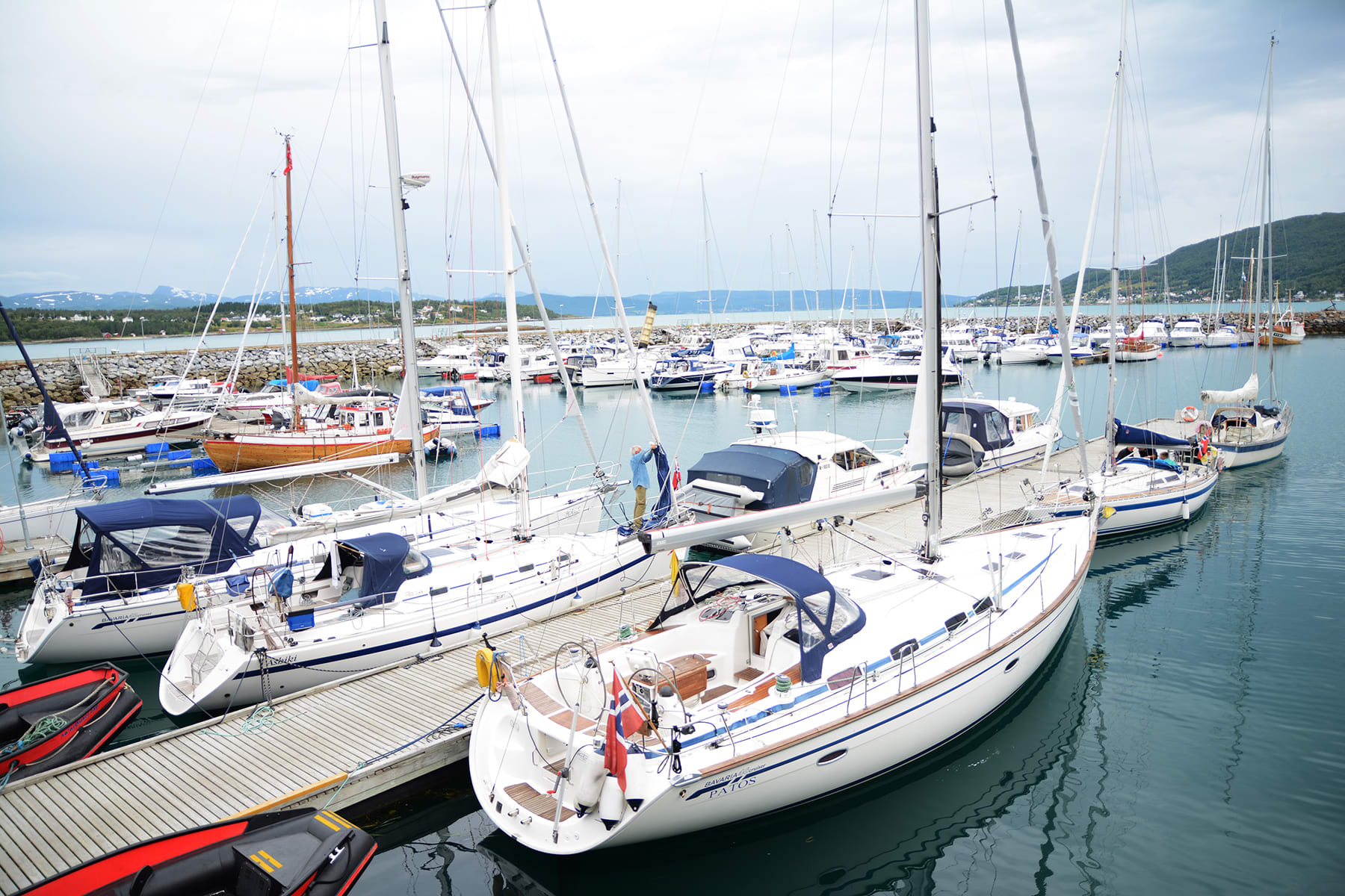 Båteier lenset sjarken – må punge ut for opprydding - folkebladet.no