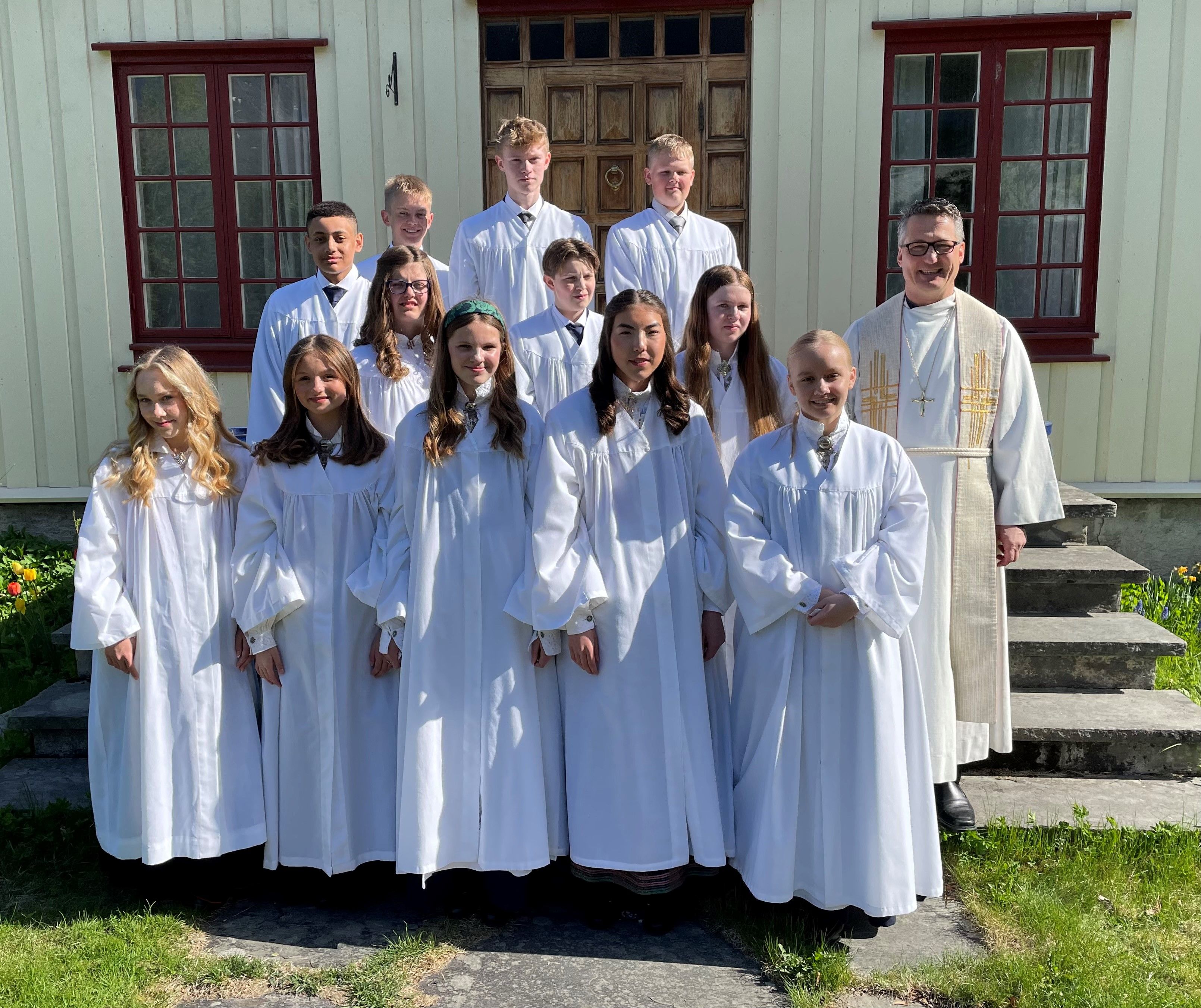 Her er konfirmantene i Hov kirke - driva.no