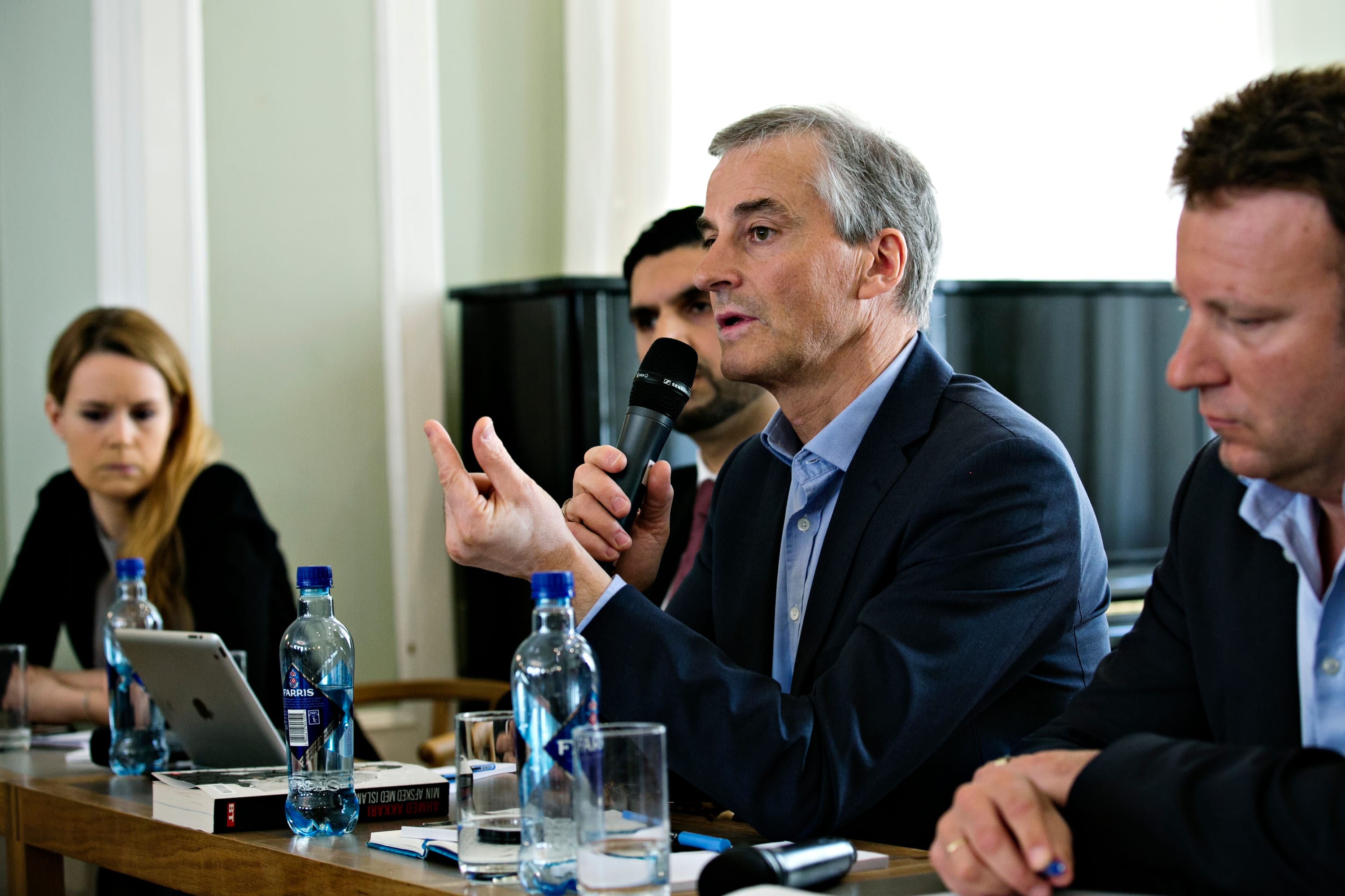 Støre heiste flagget 1. mai – for tidlig - smp.no