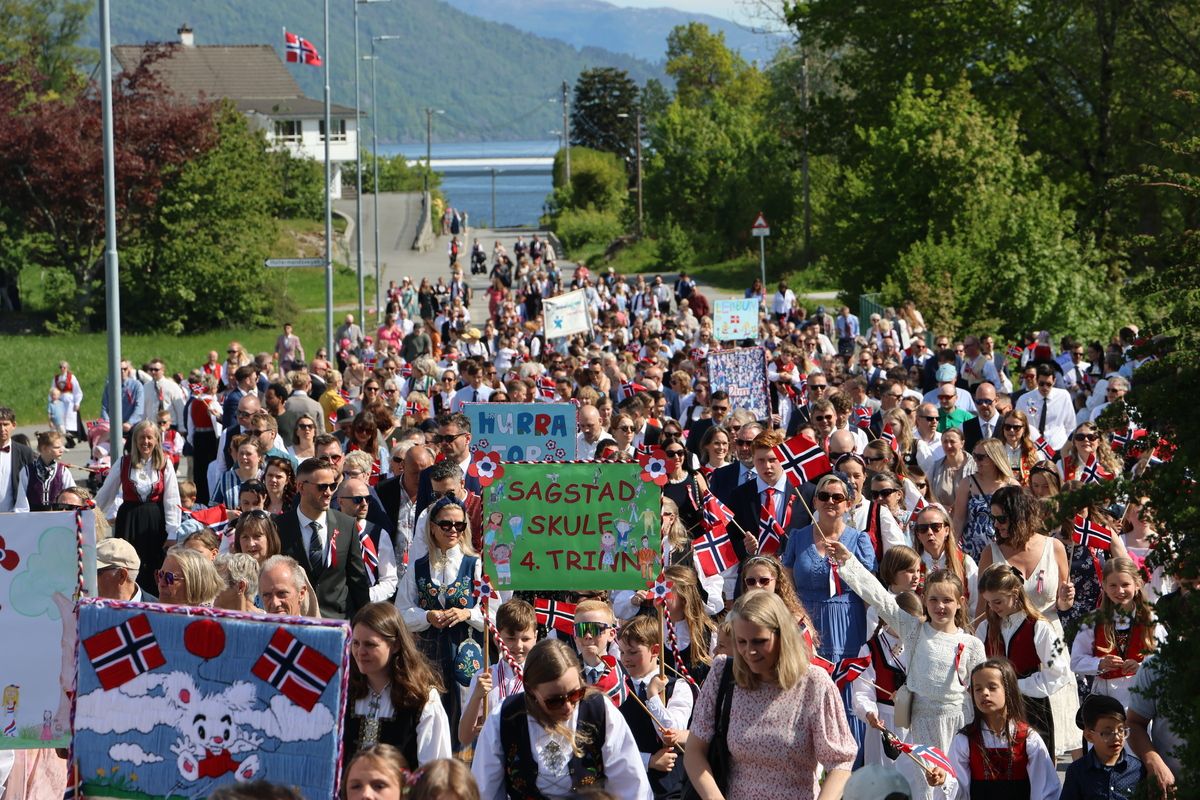 Folkefest på Frekhaug - strilen.no