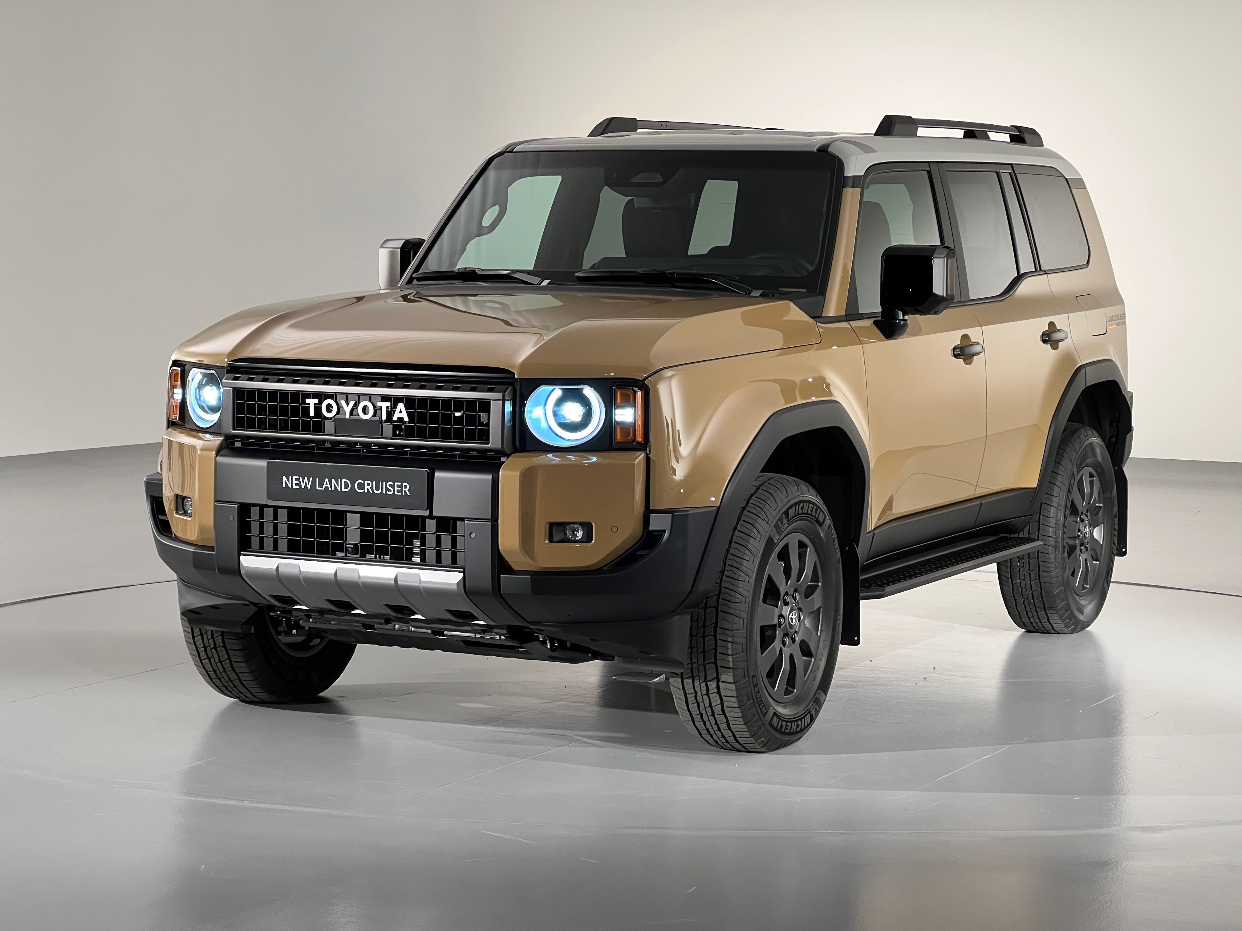 Toyota gjenåpner salget av Hilux og Land Cruiser - bilglede.no