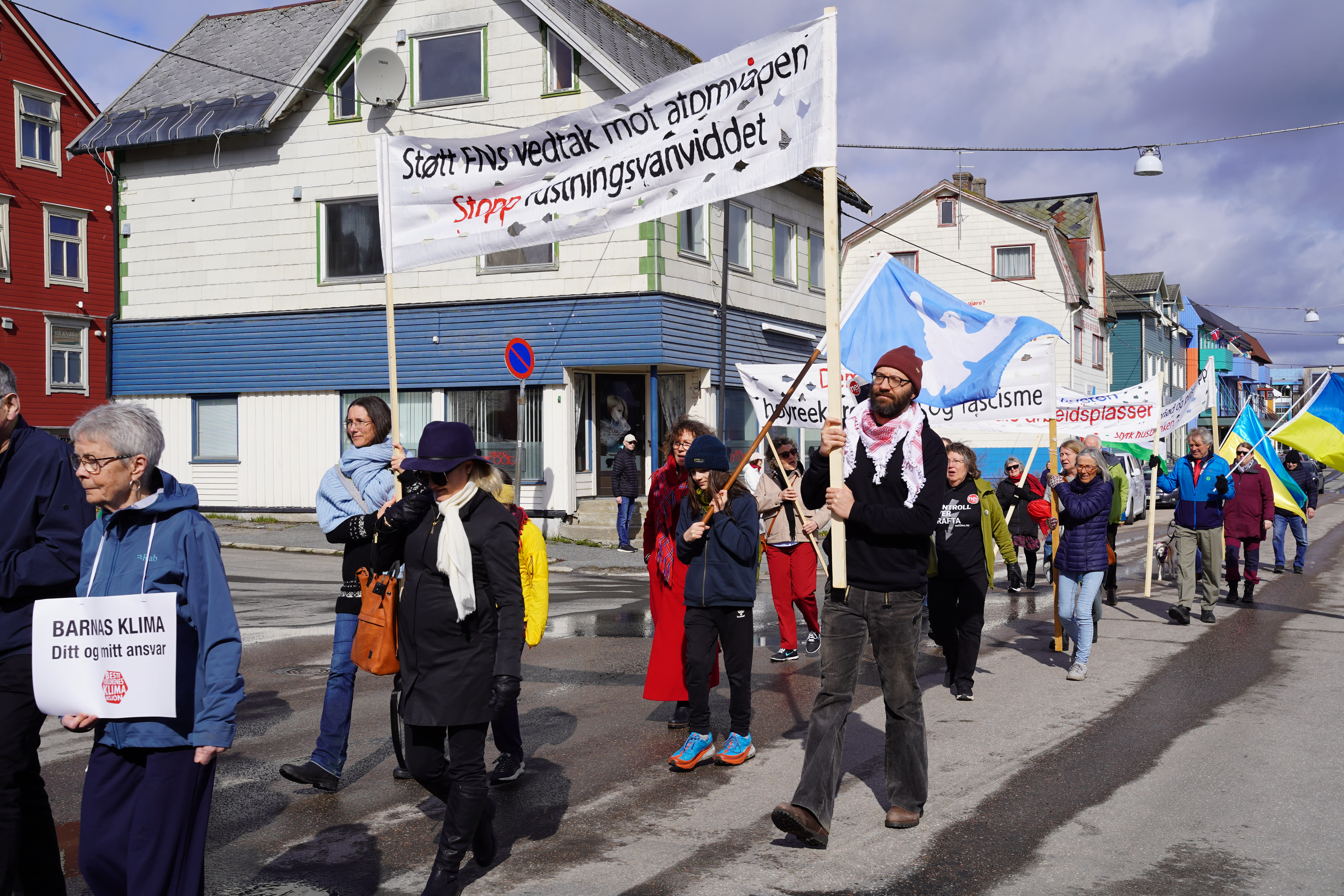 Se bildene og video fra 1. mai-toget - vol.no